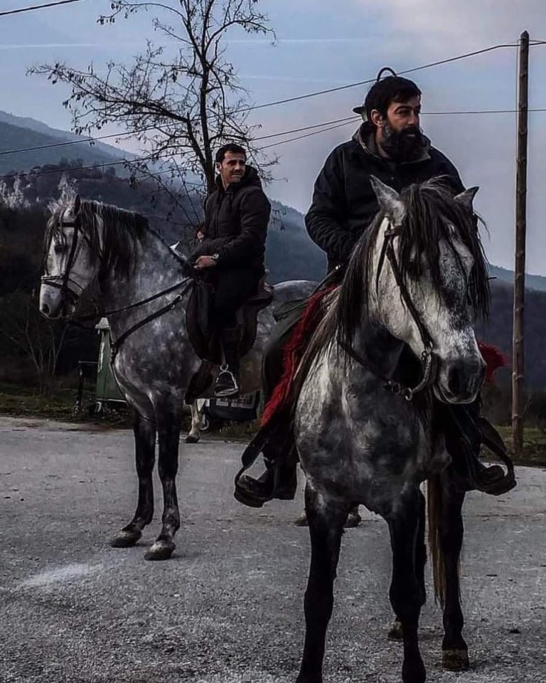 Κοζάνη: Οι καβαλάρηδες του Κρόκου συνεχίζουν μια παράδοση εδώ και 104 ...