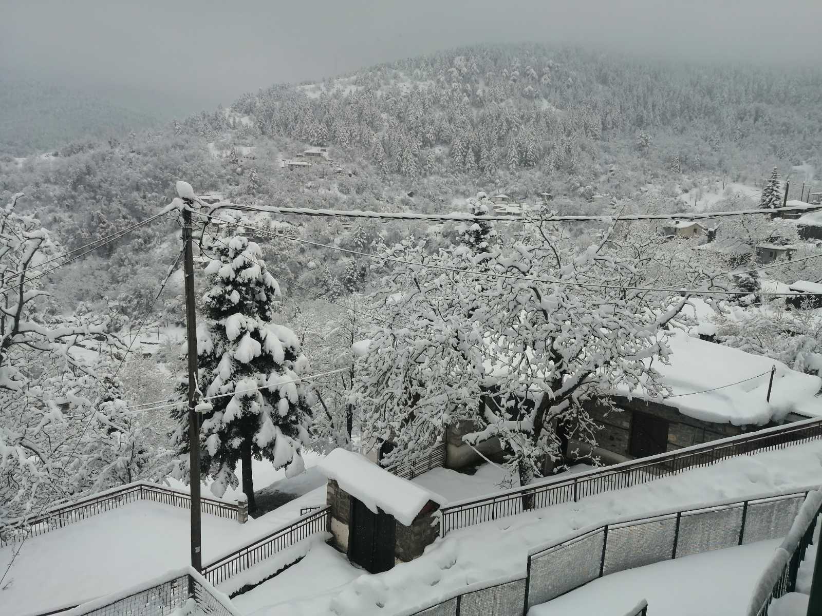 Χαμηλές θερμοκρασίες και νέες χιονοπτώσεις στα ορεινά της Θεσσαλίας ...