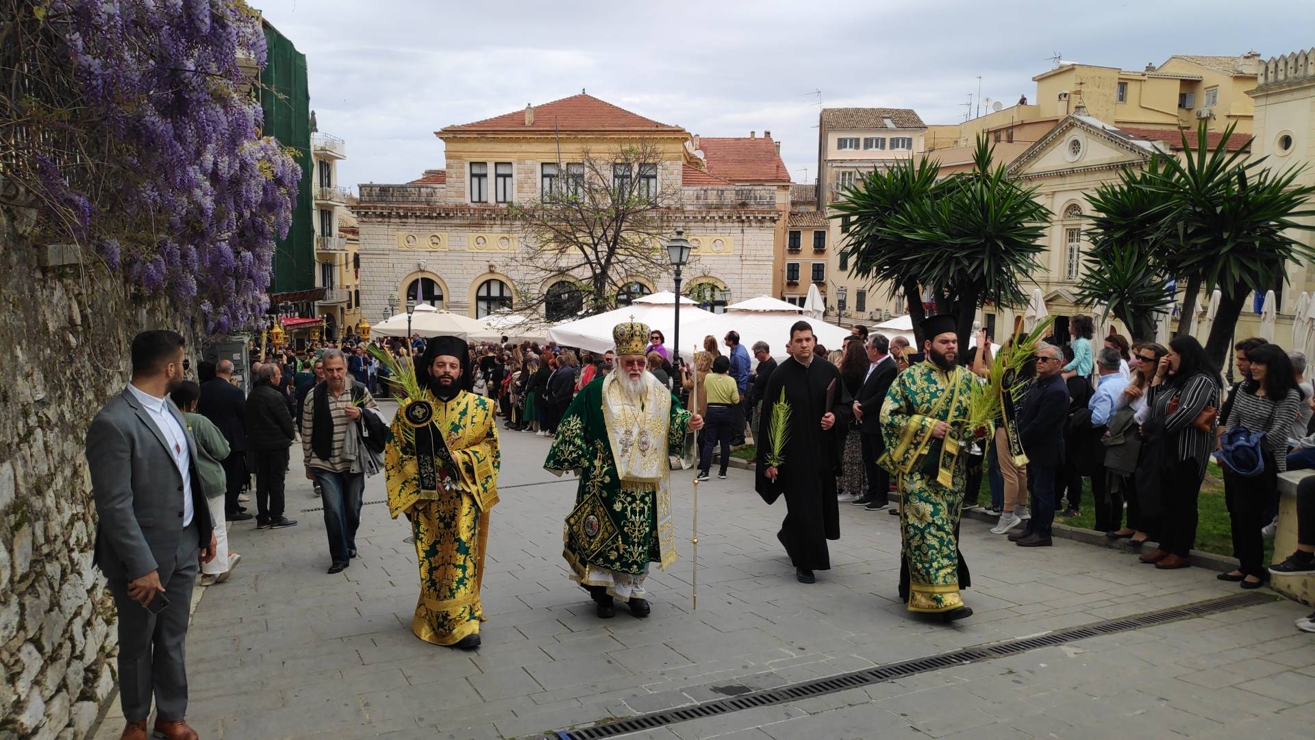 Κέρκυρα: Η μεγαλύτερη λιτανεία του Ιερού Σκηνώματος του Αγίου ...