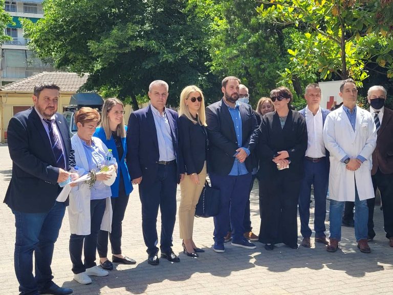 Τιμήθηκε η παγκόσμια Ημέρα του Νοσηλευτή στο Γενικό Νοσοκομείο Λάρισας ...