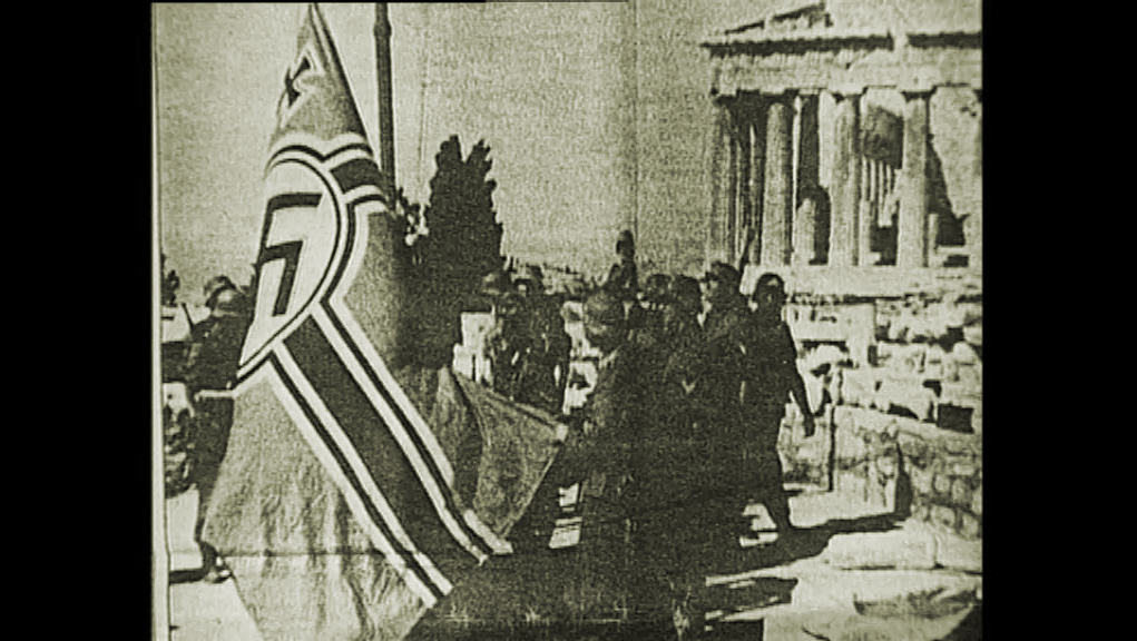 Η ναζιστική σημαία κατεβαίνει από την Ακρόπολη – 30 Μαΐου 1941 - ertnews.gr