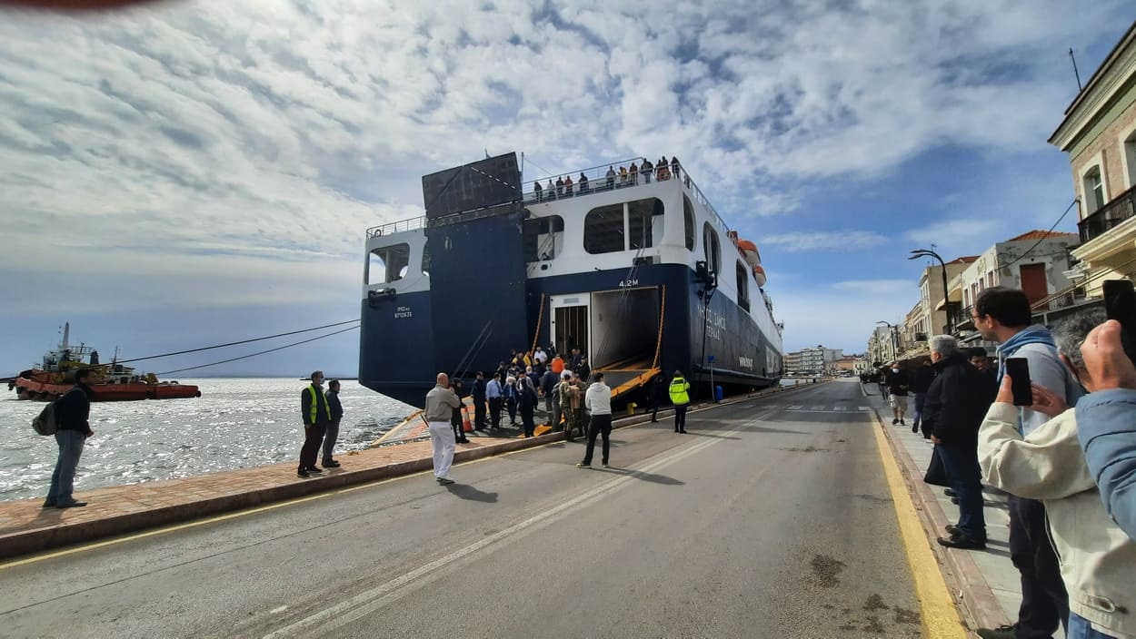 Την ικανότητα του πλοίου που "κόλλησε" στη Χίο θα εξετάσει ο επιβλέπων ...