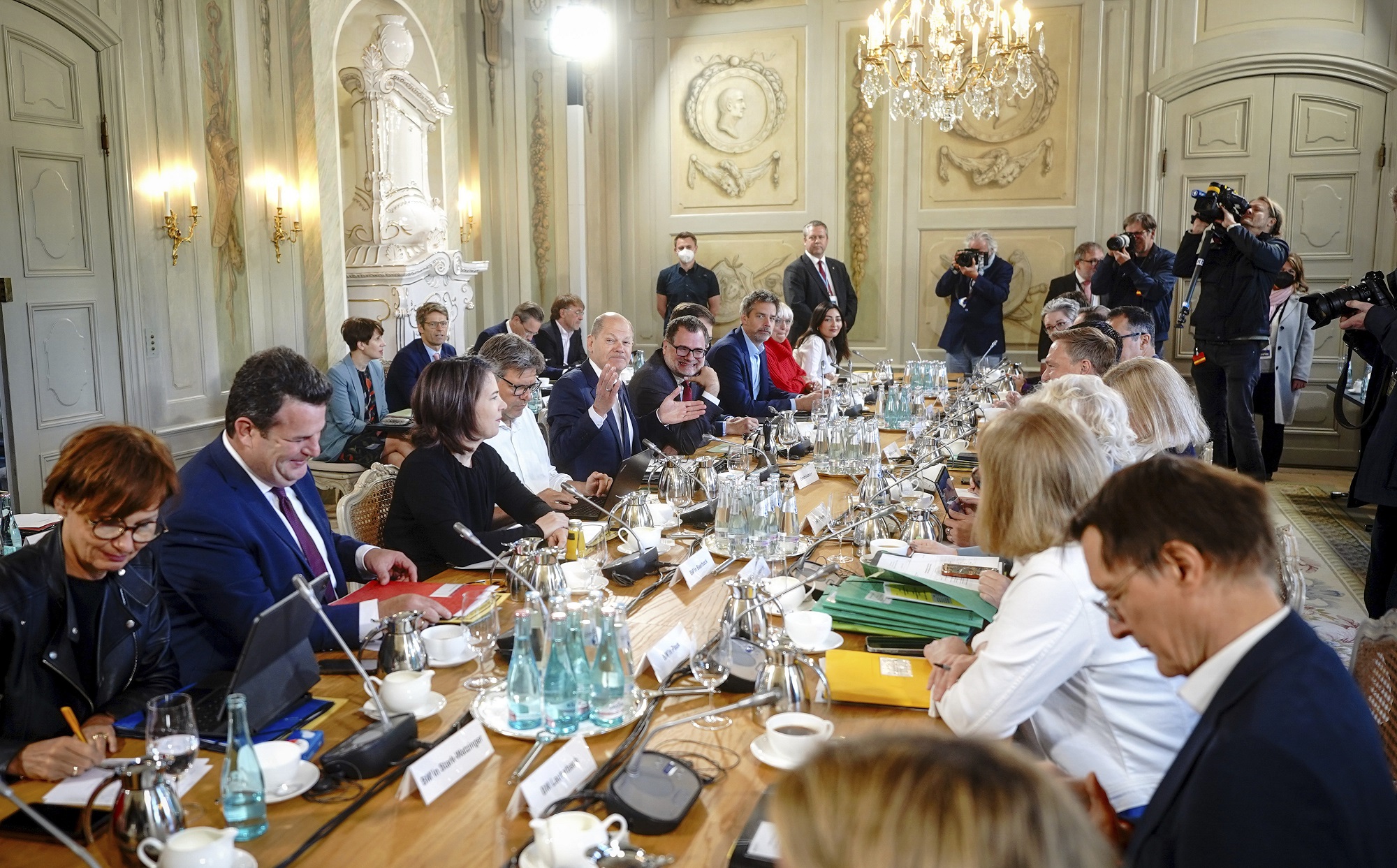 Γερμανία: Ενισχύει με όπλα την Ουκρανία και προχωρά στην ενεργειακή ...
