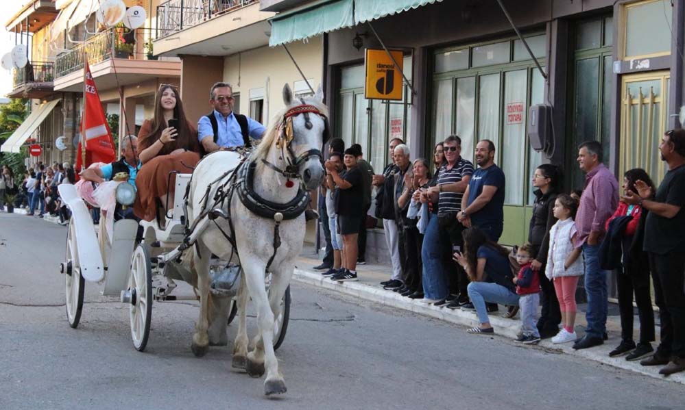 Ιππική Παρέλαση στην Ανδραβίδα - ertnews.gr