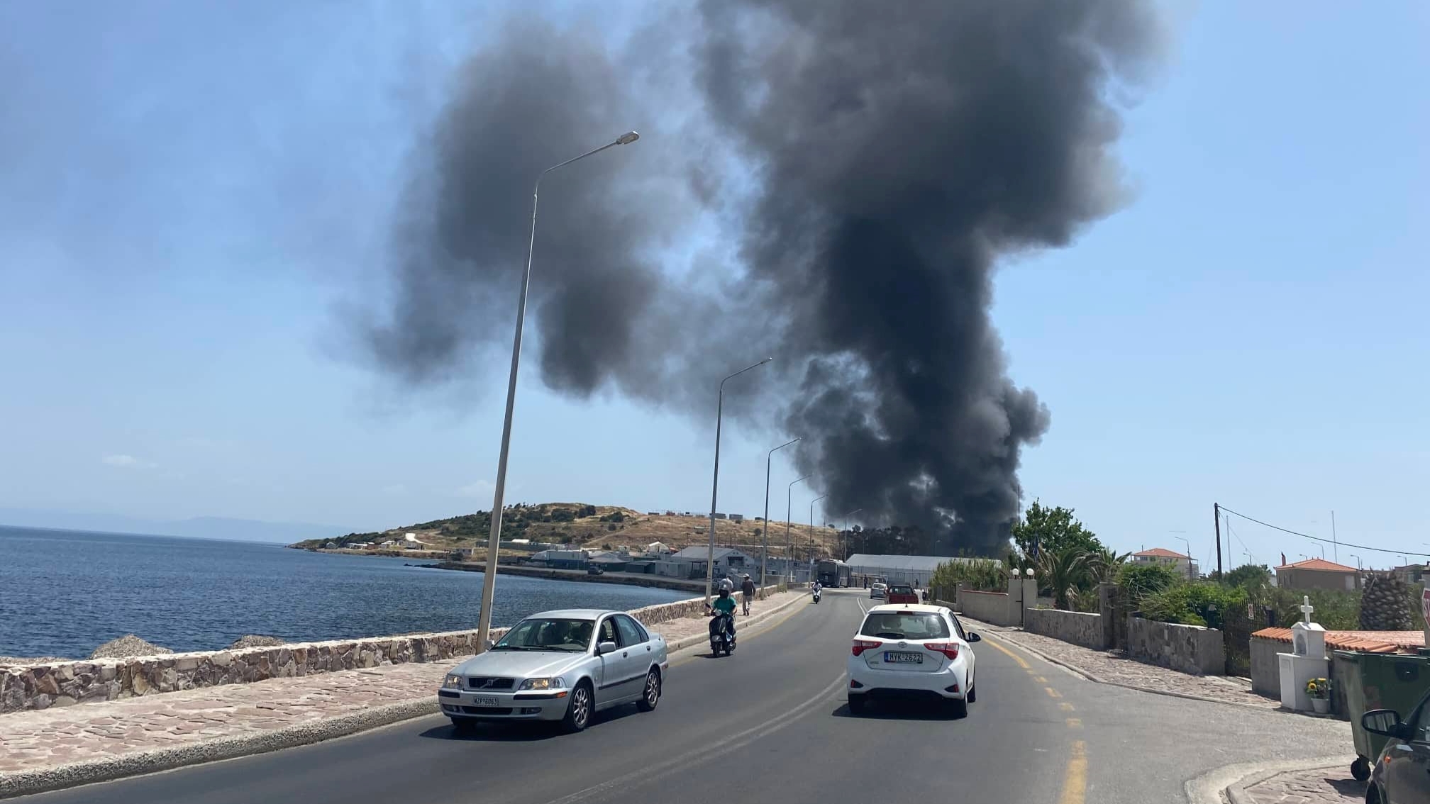 Αντιμετωπίστηκε η πυρκαγιά στο ΚΥΤ του Καρά Τεπέ στην Λέσβο (video ...