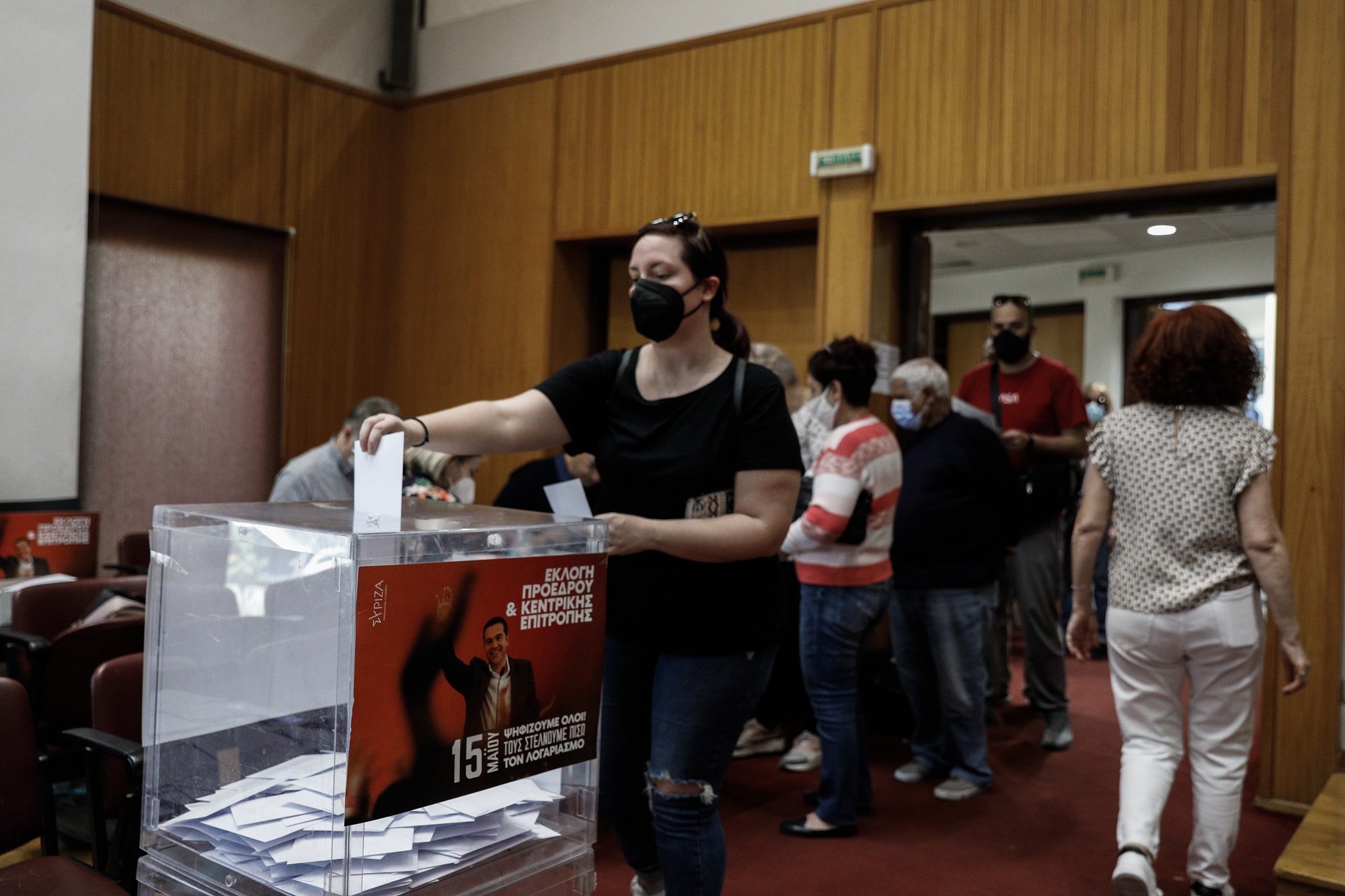 Εσωκομματικές εκλογές ΣΥΡΙΖΑ-ΠΣ: Μεγάλη η προσέλευση σε όλα τα εκλογικά ...