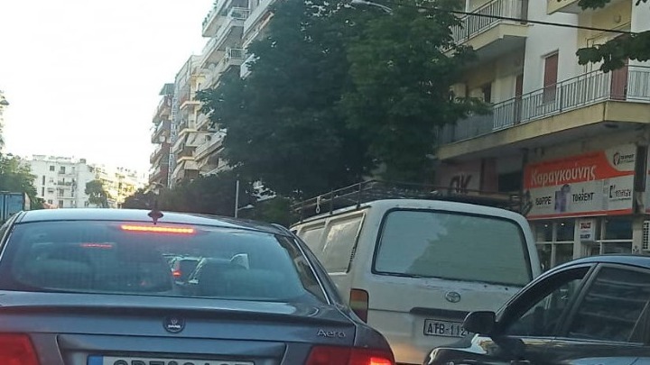 Θεσσαλονίκη: Κυκλοφοριακό κομφούζιο στη Β. Όλγας λόγω τροχαίου - ertnews.gr