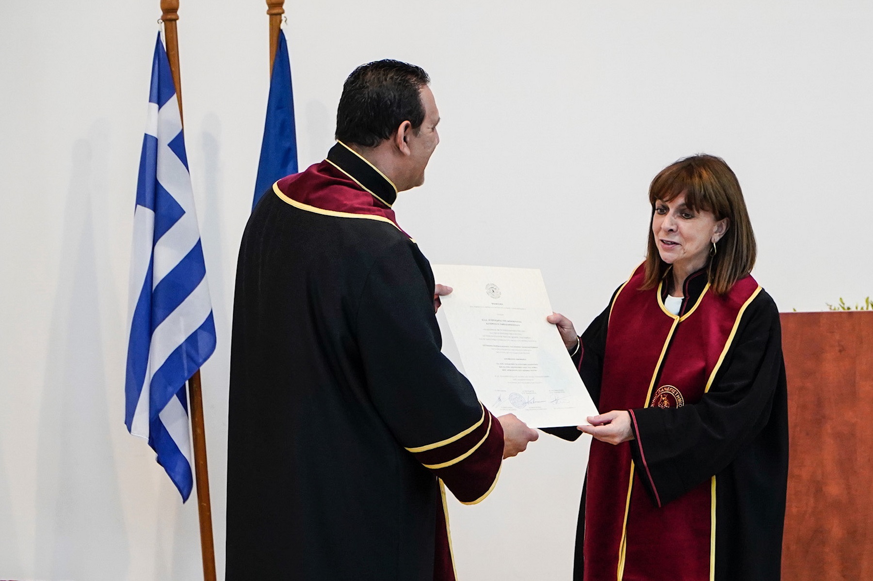 Ιόνιο Πανεπιστήμιο: Αναγορεύτηκε διδάκτωρ η ΠτΔ - Μίλησε για κλιματική ...
