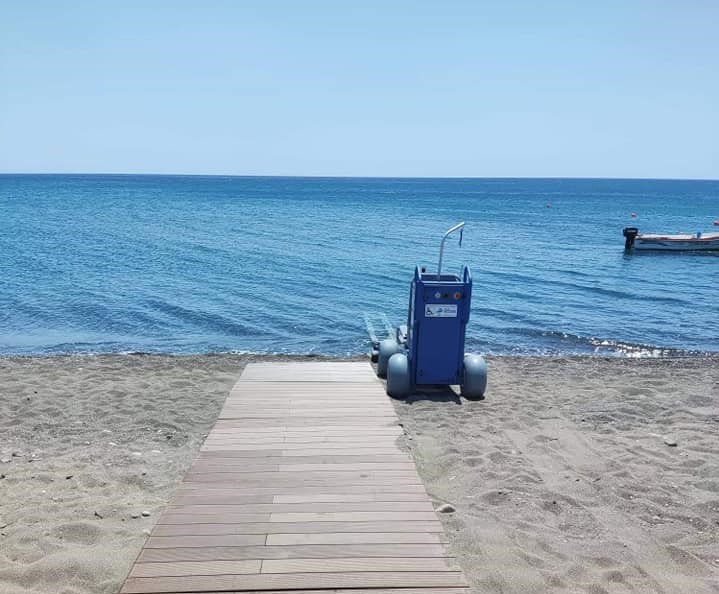 Ξεκίνησε από τη Σκάλα Ερεσού η εγκατάσταση «Seatrac» για ΑΜΕΑ - ertnews.gr