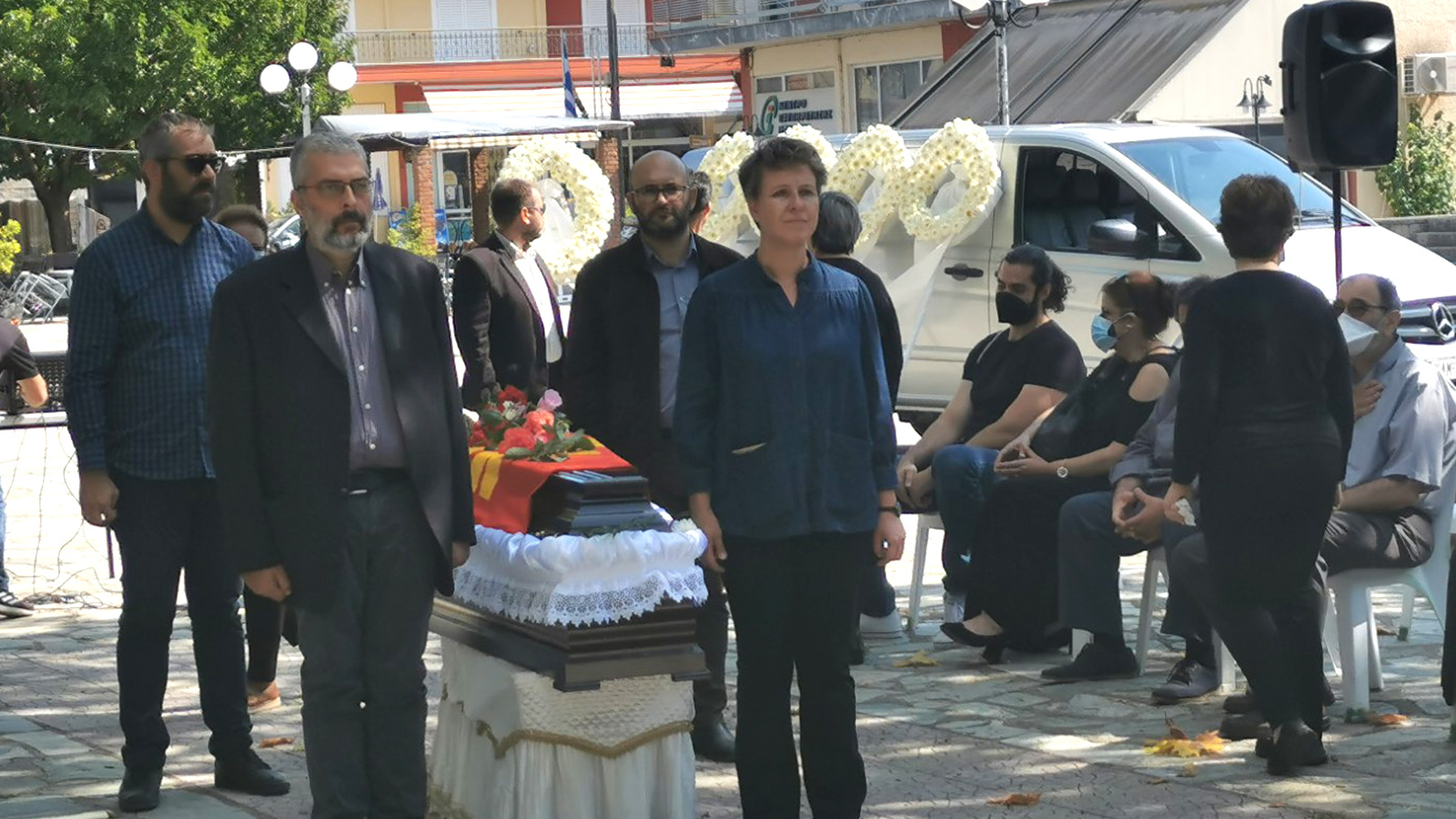 Σέκλιζα Καρδίτσας: Συγκίνηση στο τελευταίο αντίο στον Βασίλη Φυτσιλή ...