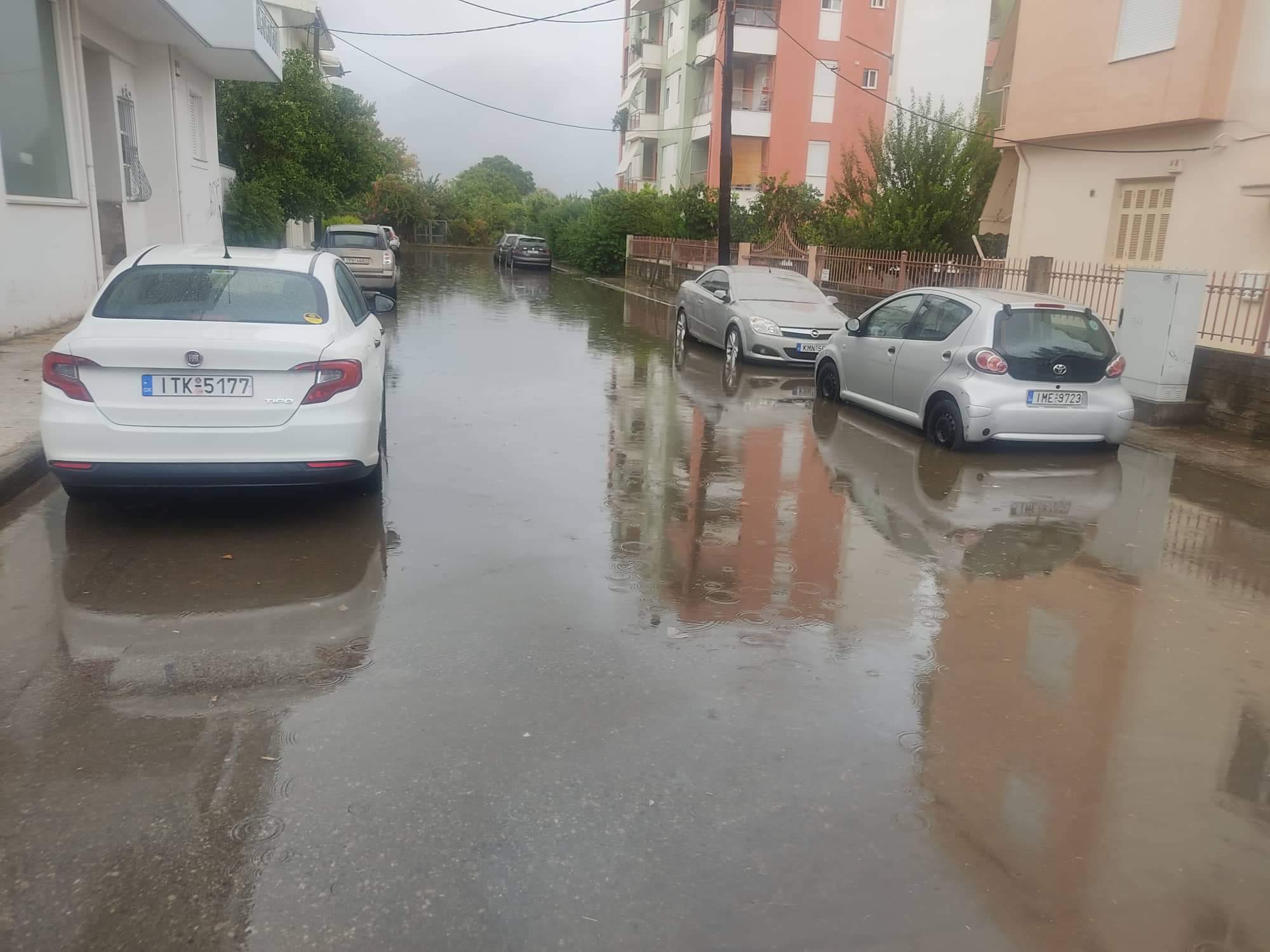 Καλαμάτα: Μισή ώρα βροχής πλημμύρισε δρόμους και υπόγεια (βίντεο ...