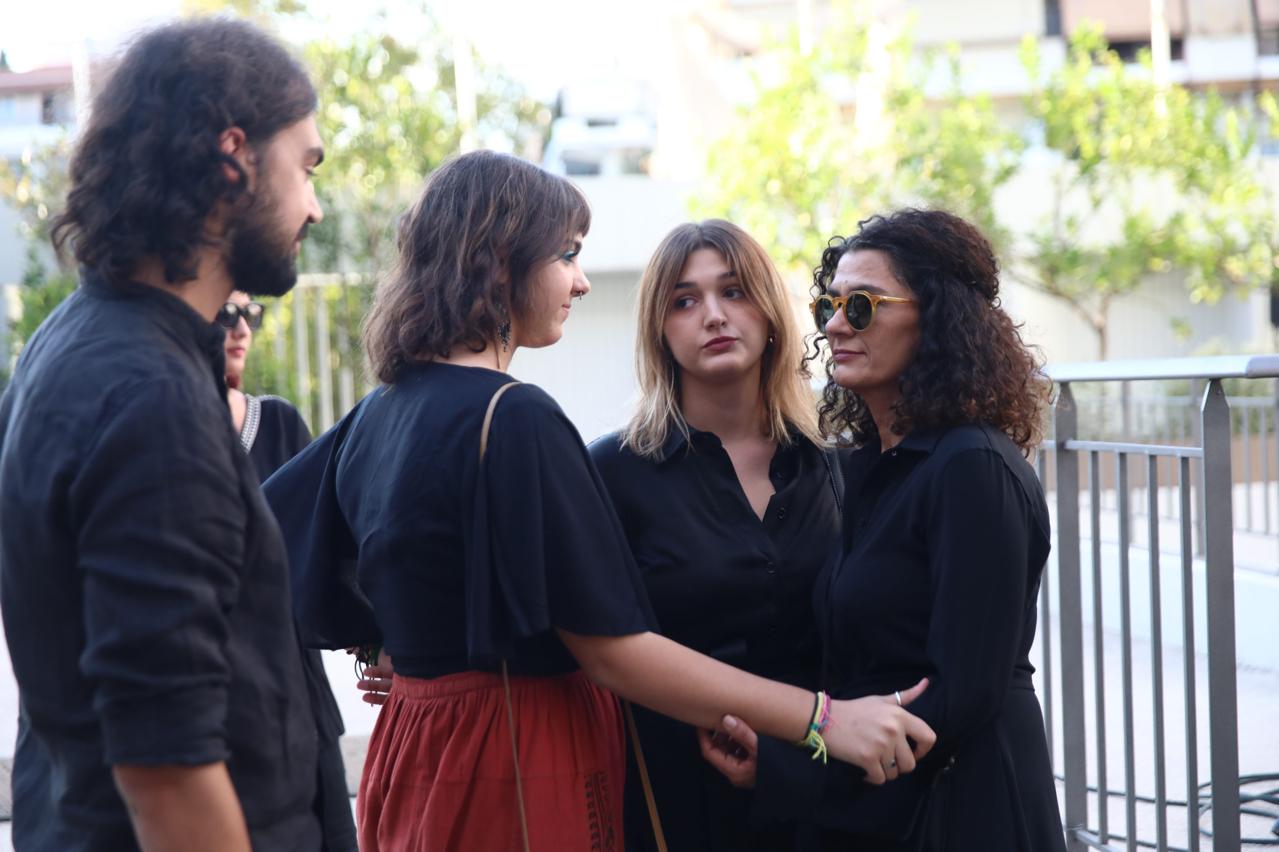 «Αντίο» στον Κώστα Καζάκο: Αποχαιρετιστήρια τελετή του ΚΚΕ στη μνήμη ...
