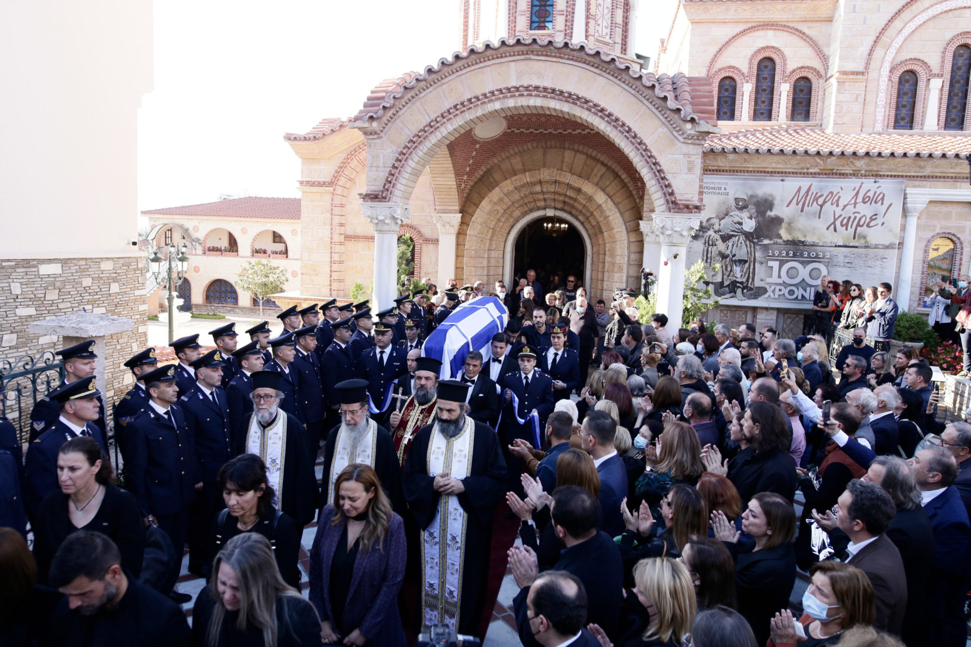Θεσσαλονίκη: Πλήθος κόσμου είπε το τελευταίο αντίο στον Αλέξανδρο ...