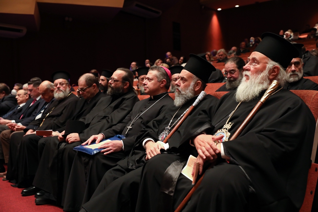 Κέρκυρα: Συγκινητική η εκδήλωση τιμής του Μητροπολίτη στο Δημοτικό ...
