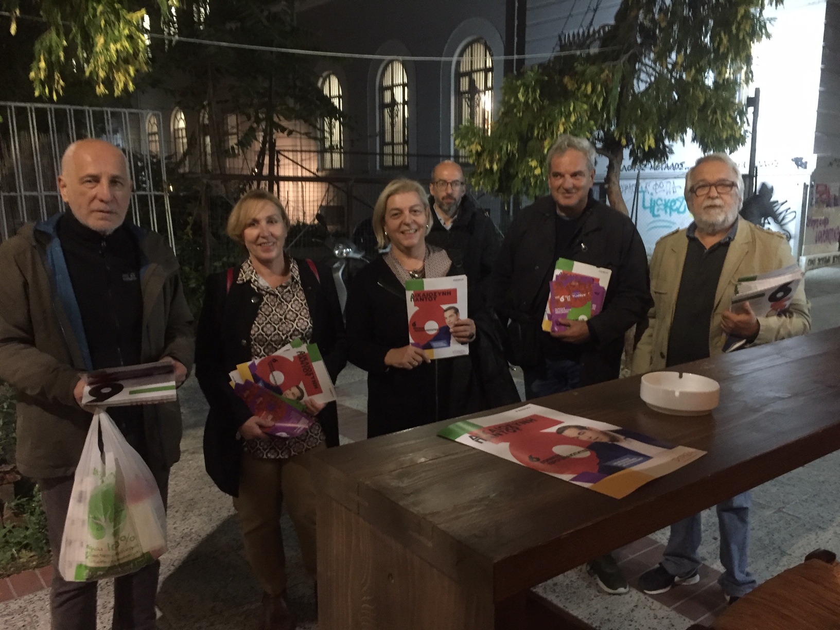 Πολιτική εξόρμηση του ΣΥΡΙΖΑ - Π.Σ. Μαγνησίας στο κέντρο του Βόλου και ...