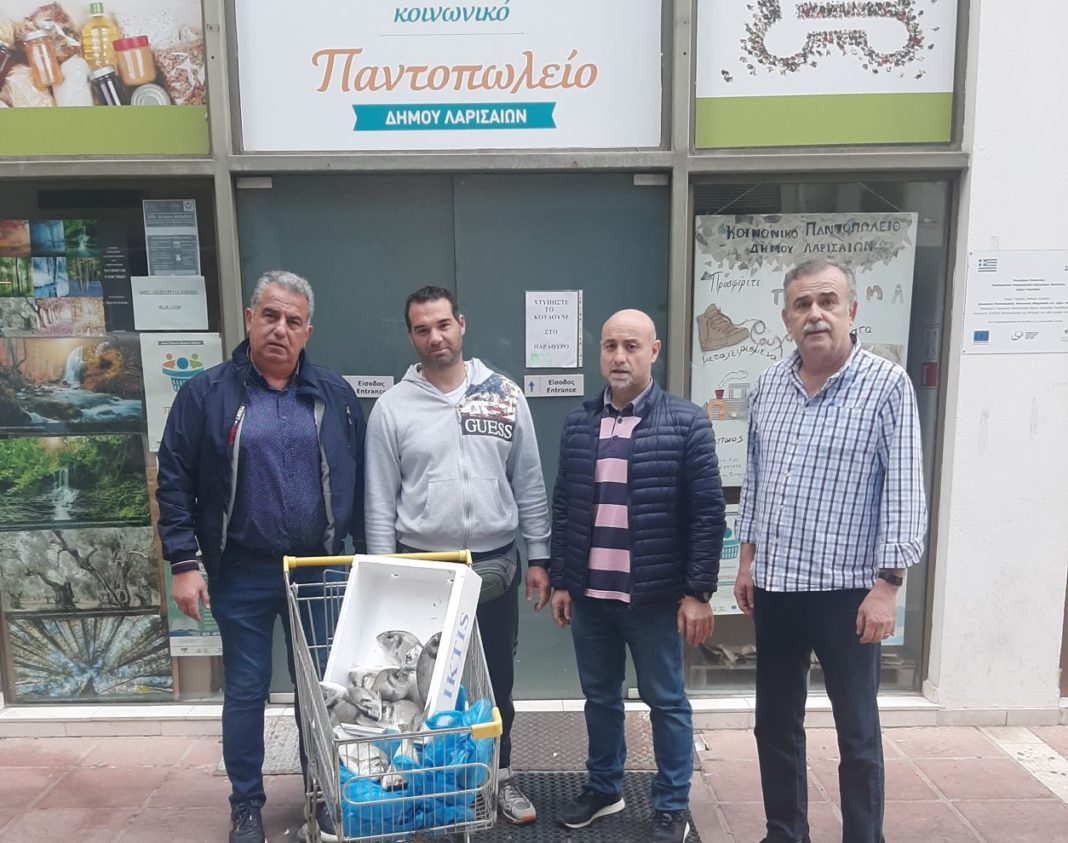 Ψάρια στο Κοινωνικό Παντοπωλείο προσέφερε ψαράς από το Καστρί Λουτρό ...