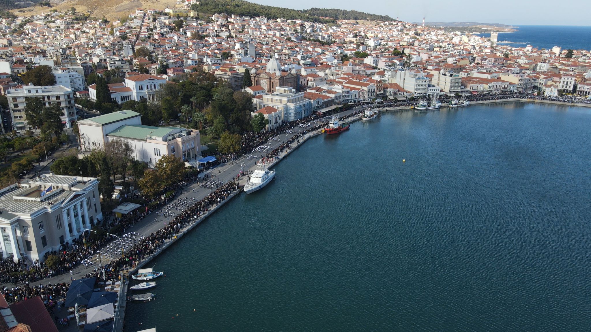 Λέσβος: Με λαμπρότητα τα "Ελευθέρια" της Μυτιλήνης (βίντεο) - ertnews.gr