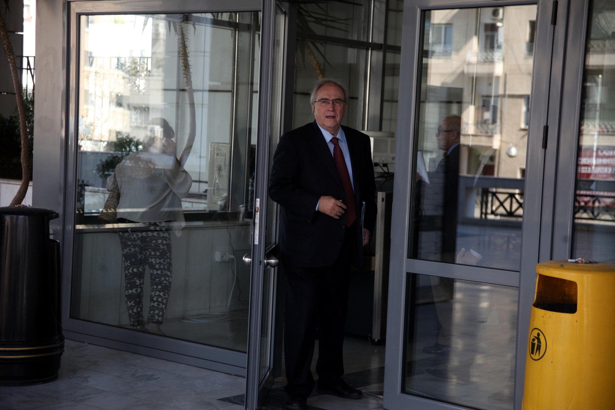 Εκτός ΜΕΘ ο Νίκος Κωνσταντόπουλος μετά από 3 εβδομάδες νοσηλείας ...