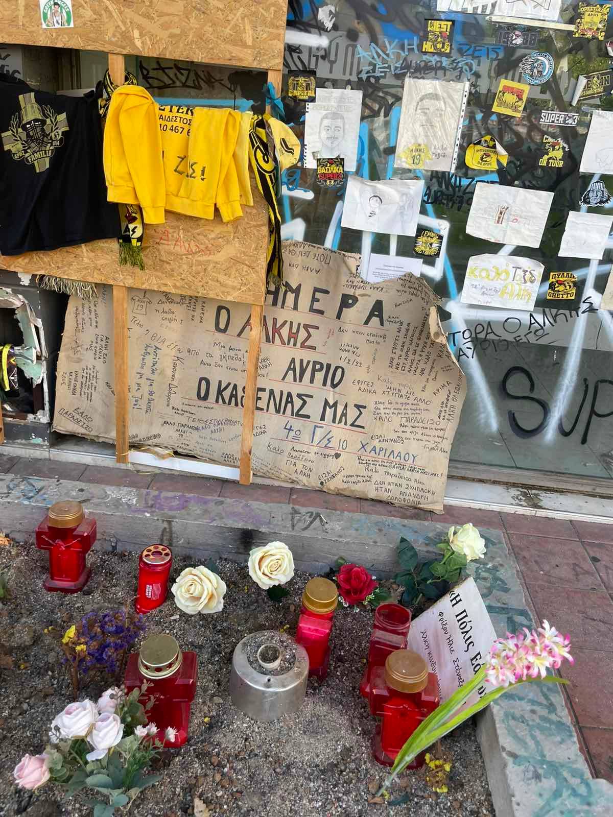 Θεσσαλονίκη: Βανδάλισαν το μνημείο του Άλκη- Πέταξαν στα σκουπίδια ...