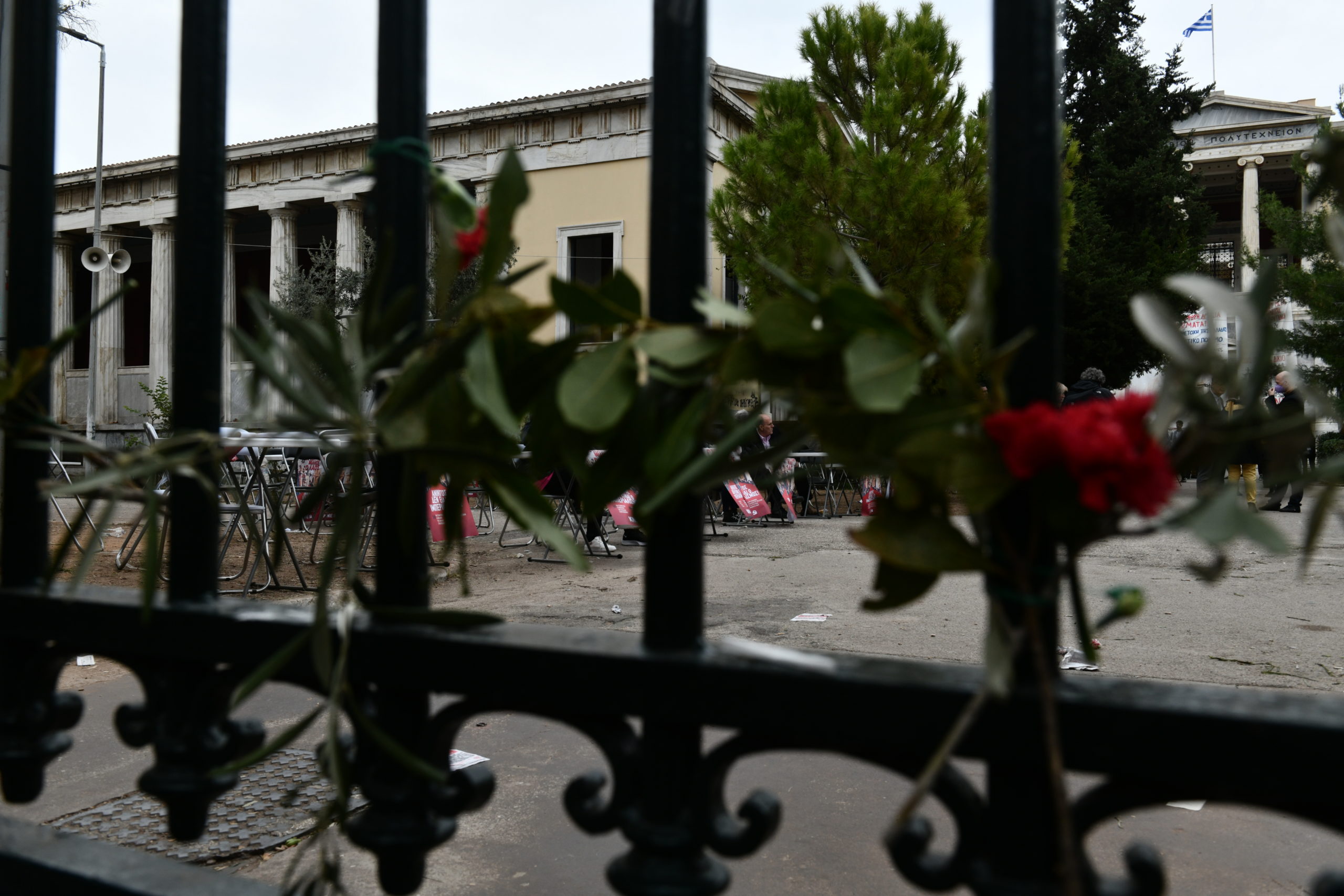 Live: Προς την πρεσβεία των ΗΠΑ η πορεία — Απροσπέλαστο το κέντρο της ...