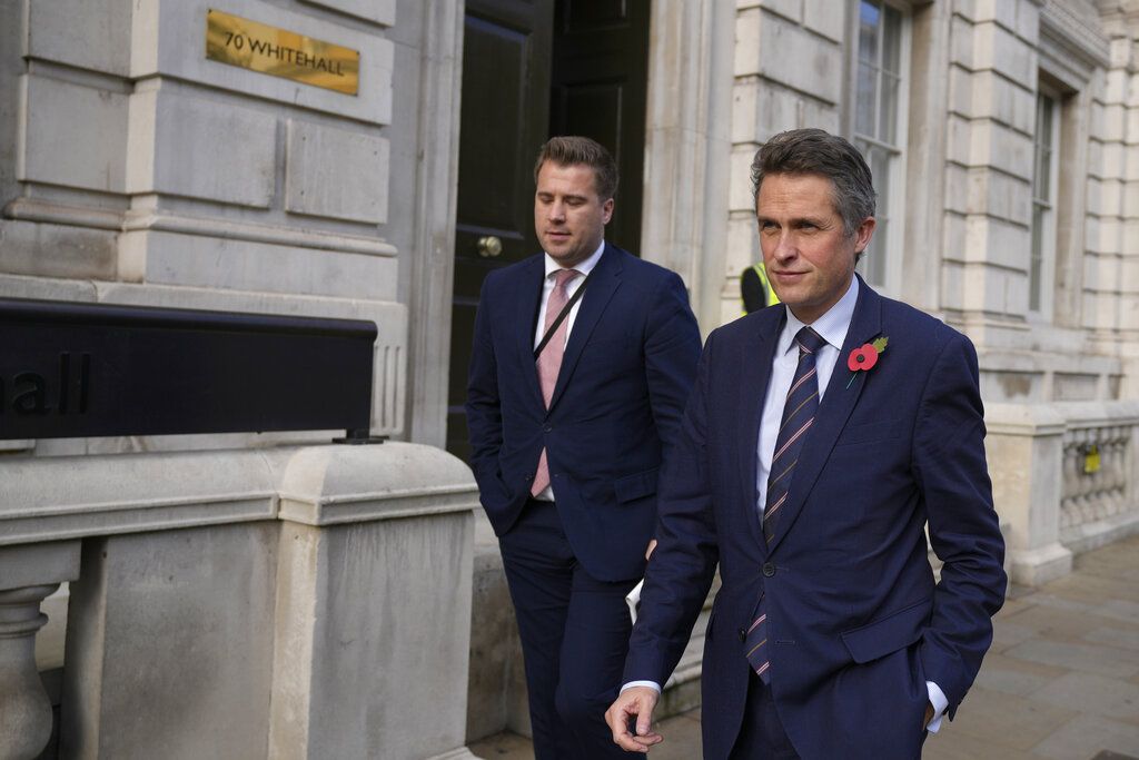 Ο Γκάβιν Γουίλιαμσον παραιτήθηκε από το υπουργικό συμβούλιο του Ρίσι ...