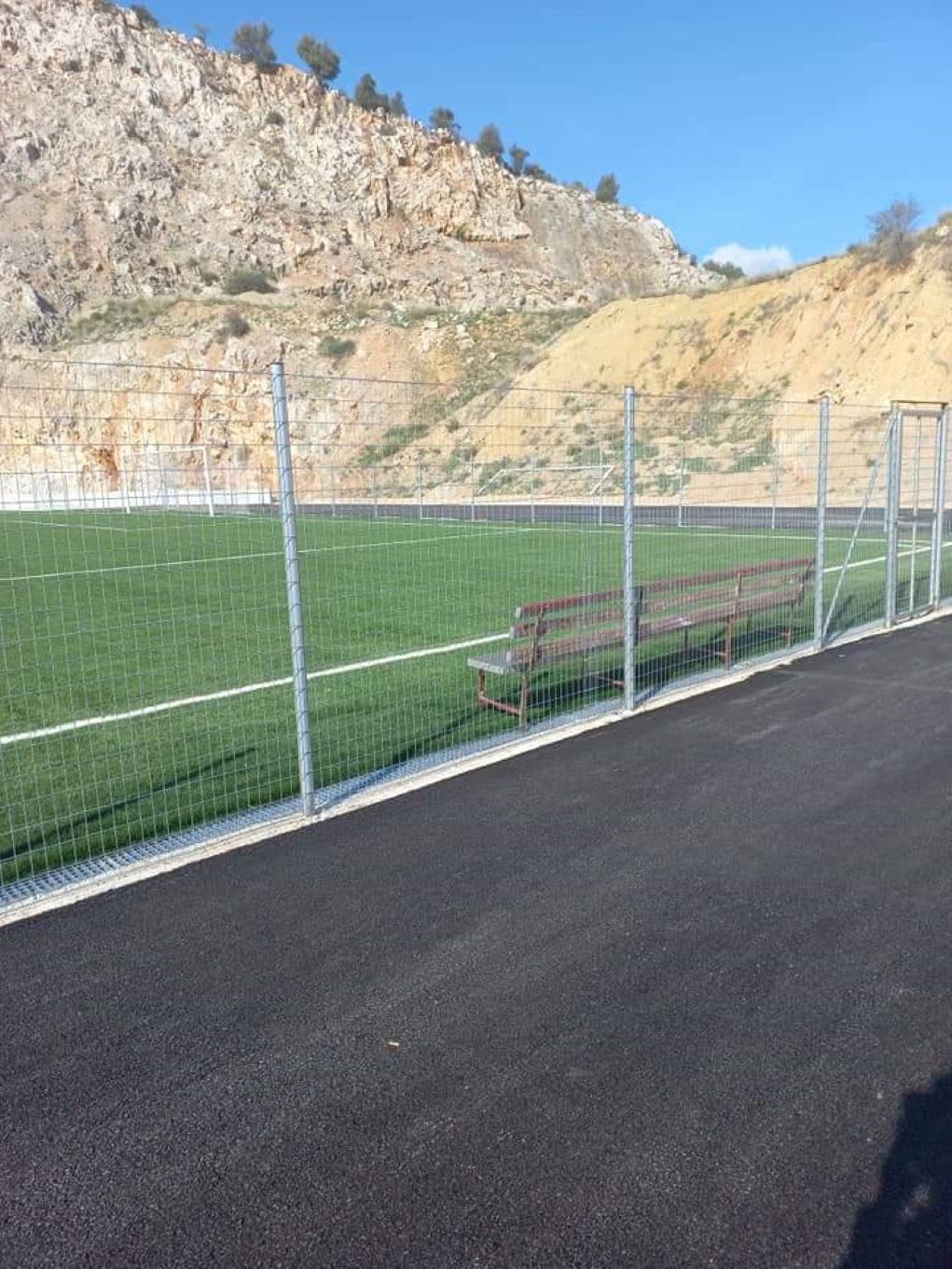 Αγνώριστο το γήπεδο ποδοσφαίρου στο ''νταμάρι'' του Ναυπλίου - ertnews.gr