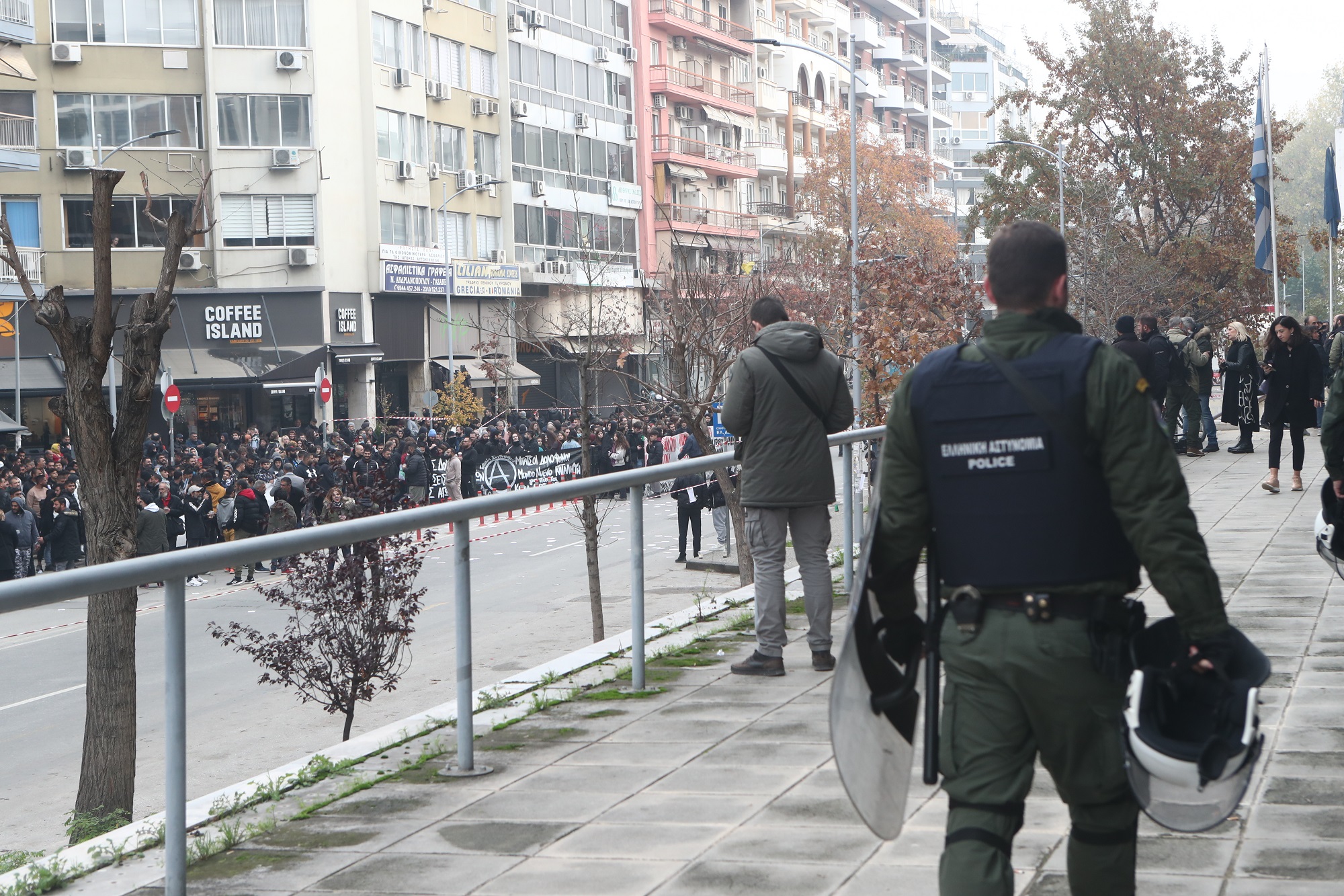 Πυροβολισμός 16χρονου στη Θεσσαλονίκη: Εισαγγελέας και ανακριτής ...