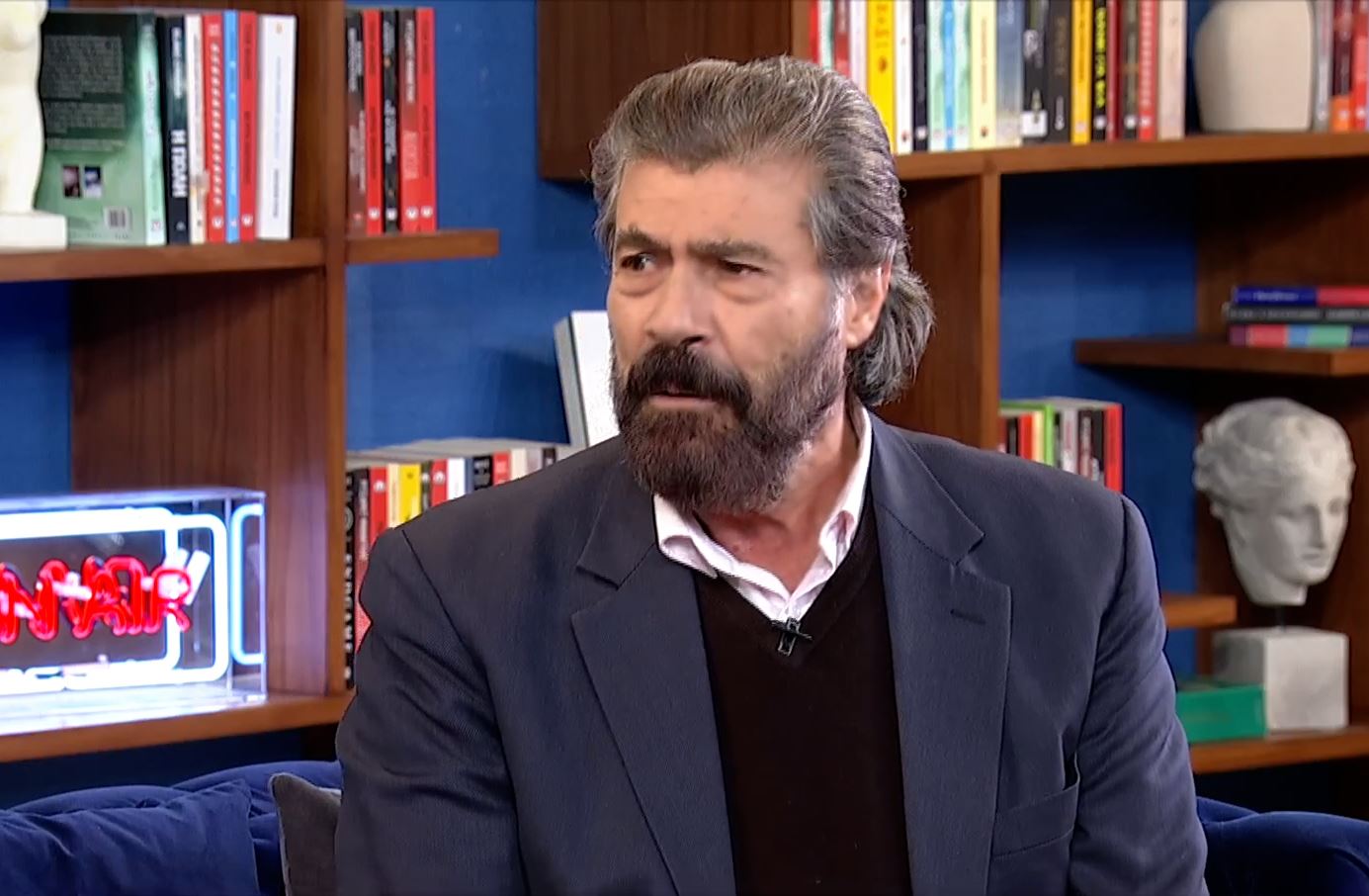 Νίκος Βερλέκης στην ΕΡΤ: Μια κατάρα αποκάλυψε το λάθος στην ημερομηνία γέννησης του - ertnews.gr