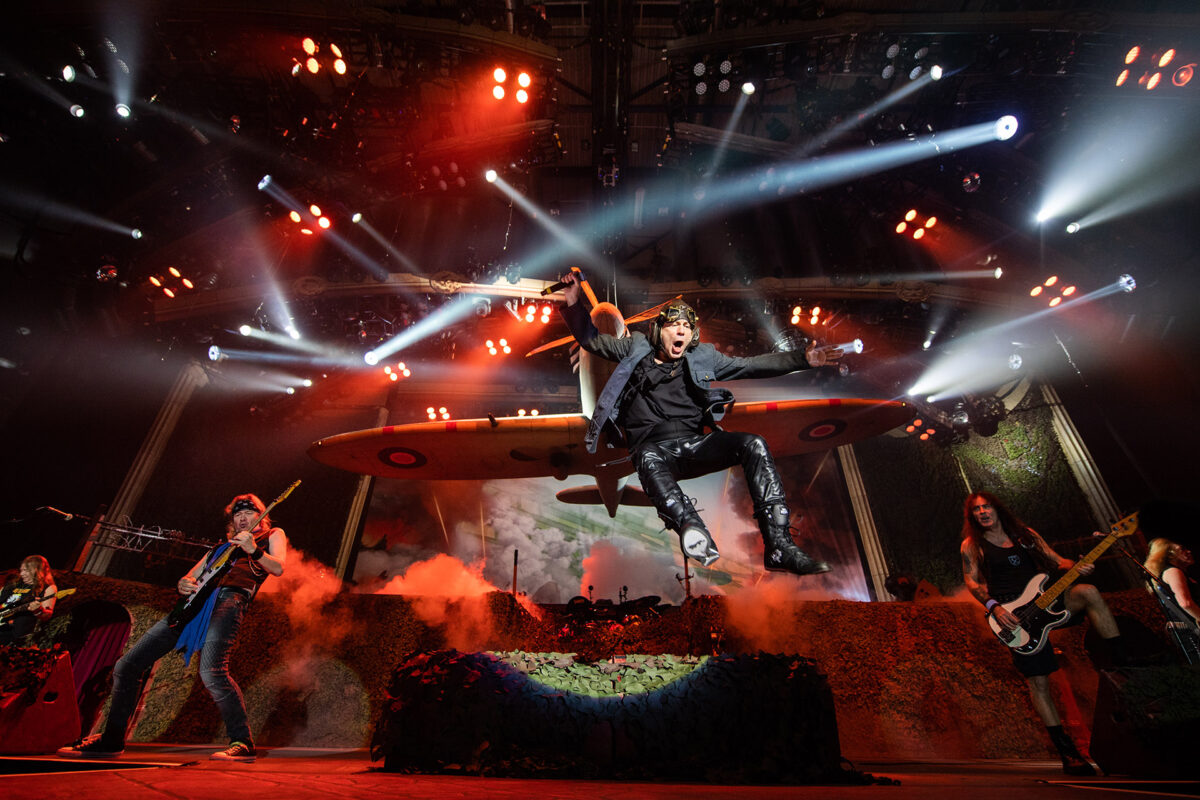 Έφυγε από τη ζωή ο πρώτος τραγουδιστής των Iron Maiden - ertnews.gr