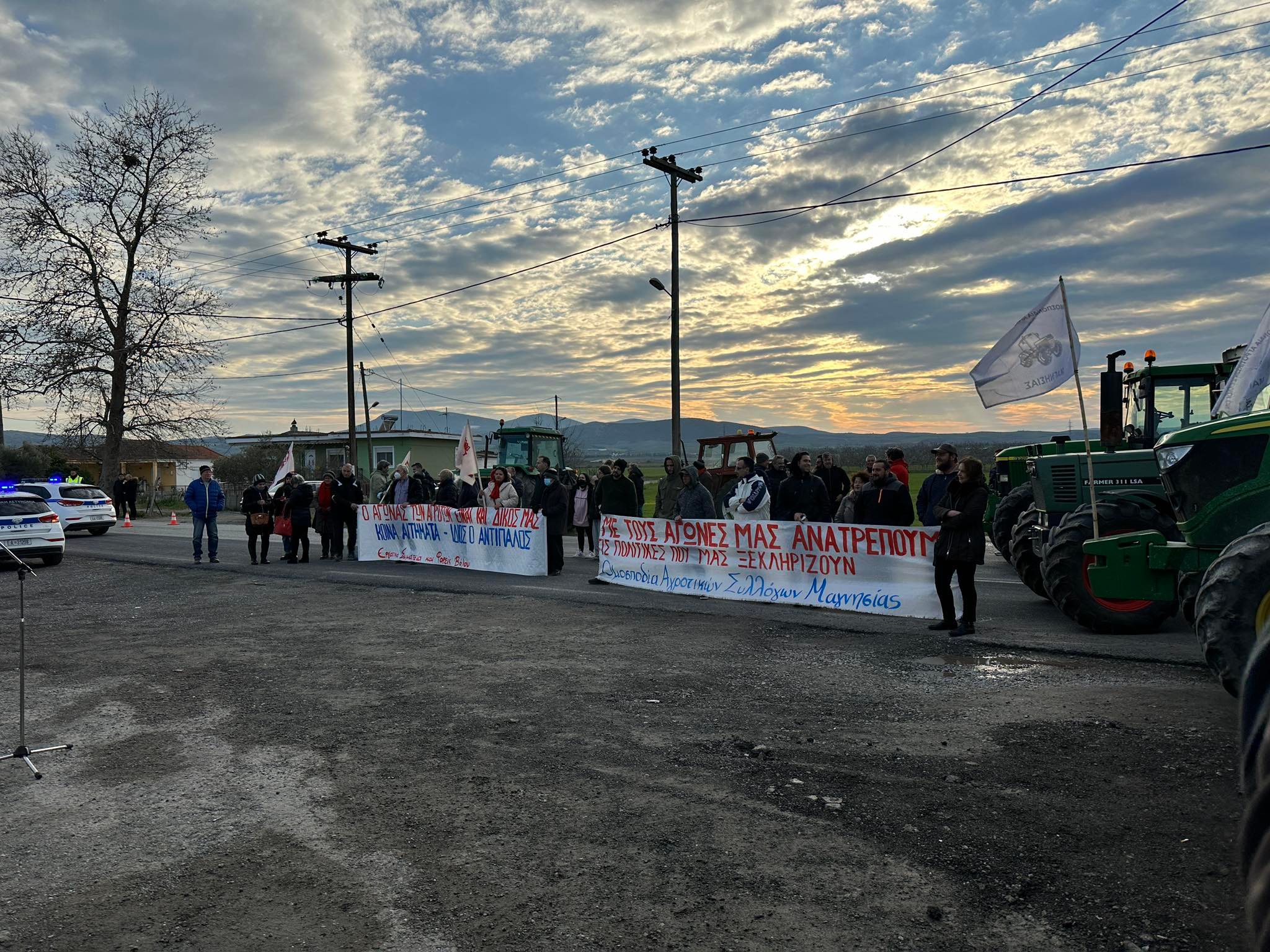 Στο μπλόκο αγροτών του Ριζομύλου ο Κ. Μαραβέγιας: «Η κυβέρνηση στηρίζει ...