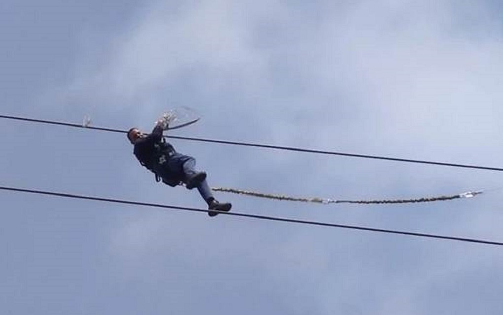 Ηράκλειο: Εντυπωσιακή επιχείρηση εναερίτη για την απομάκρυνση χαρταετού ...
