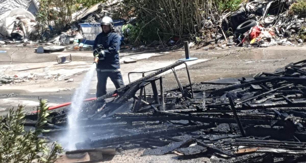 Ρόδος: Κάηκε παράγκα σε τσιγγάνικο καταυλισμό – Οι ένοικοι ευτυχώς ...