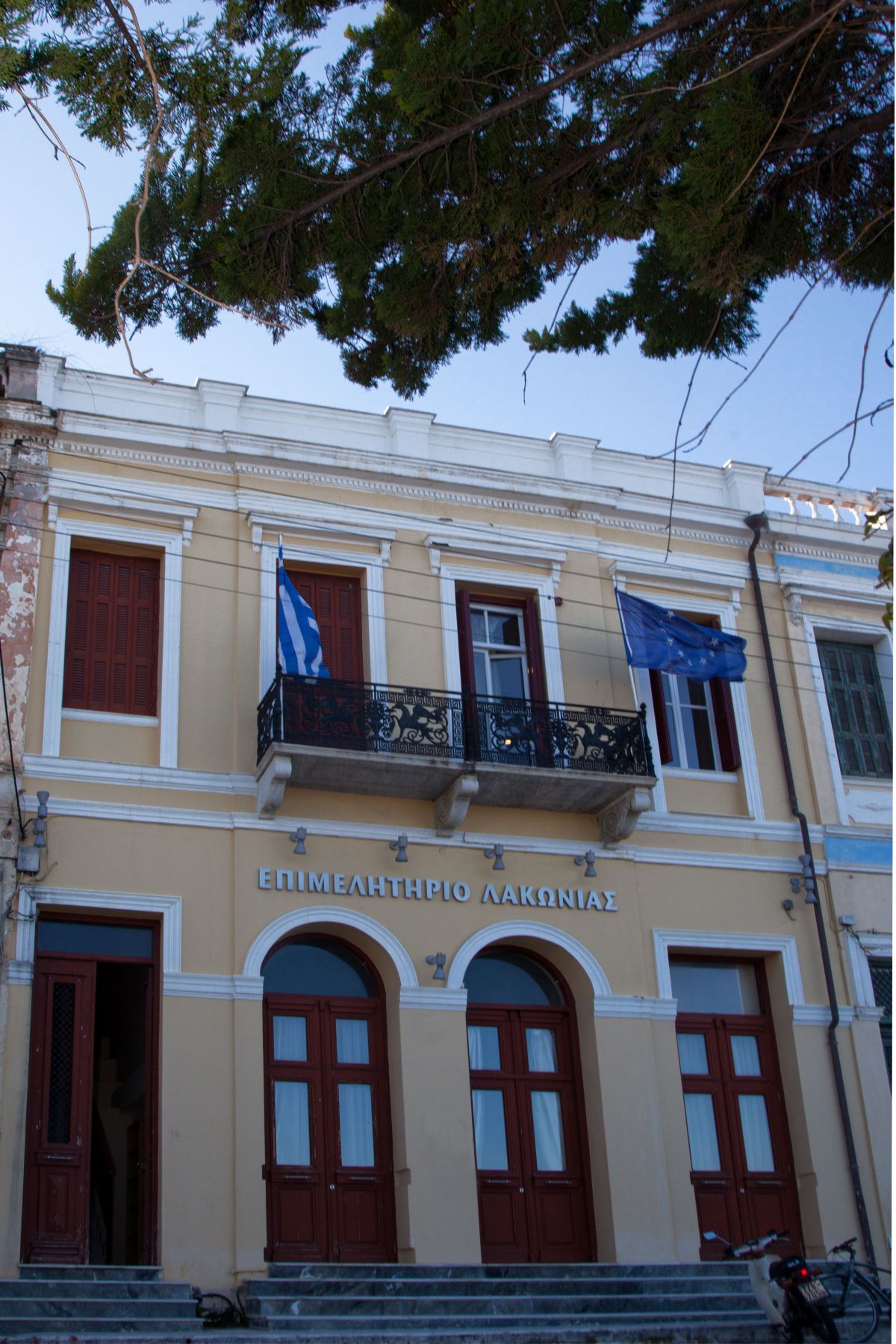 Επιμελητήριο Λακωνίας: Παράδοση επιταγών ενίσχυσης σε πυρόπληκτες ...