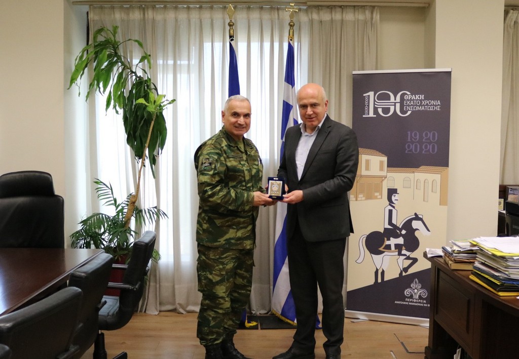 Τον διοικητή της 1ης Στρατιάς Αντιστράτηγο Ι. Τσιόπλο υποδέχθηκε στο ...