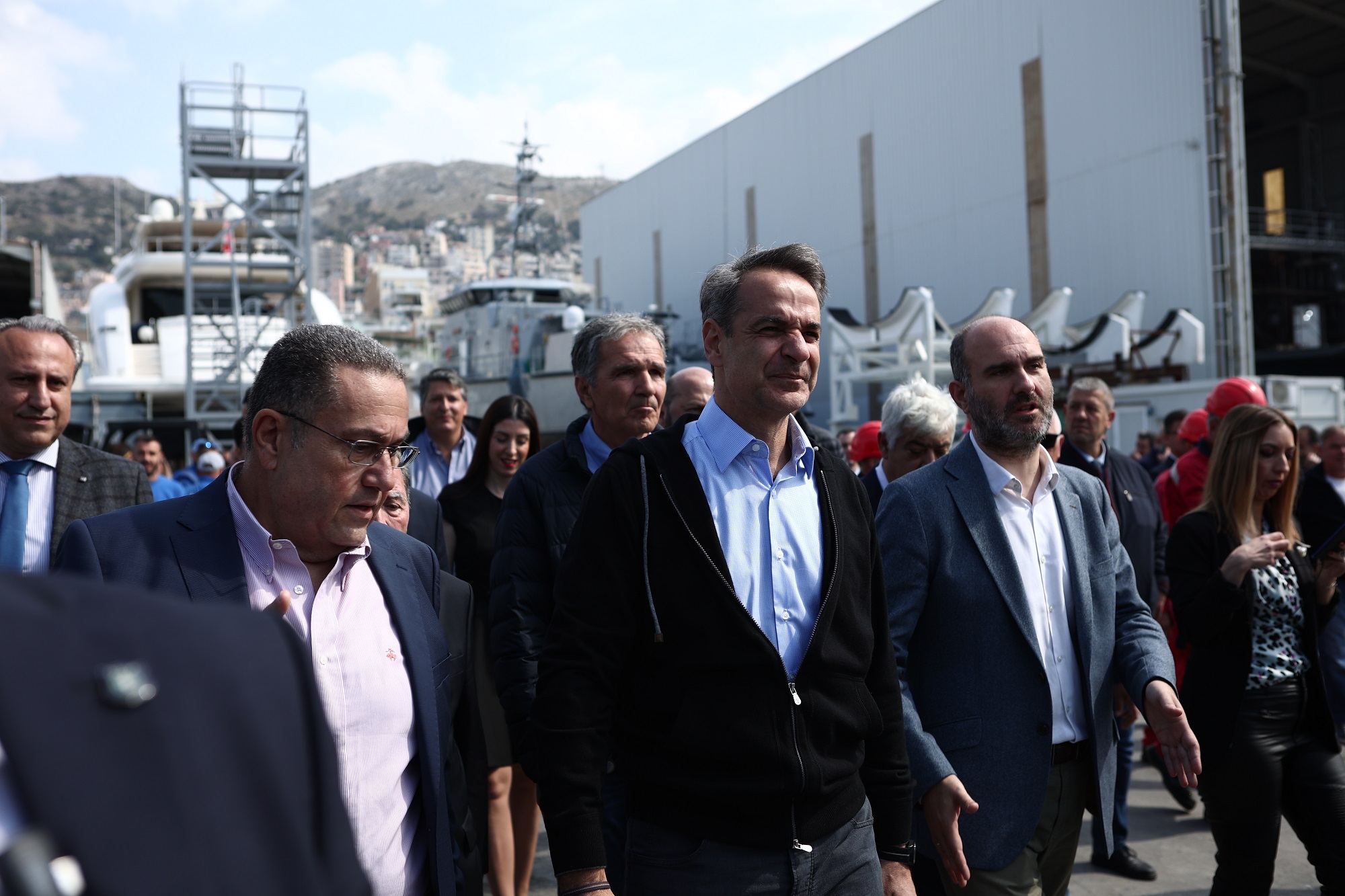 Περιοδεία Κ. Μητσοτάκη στη Β' Πειραιά - «Μόνο η ΝΔ μπορεί να φέρει ...