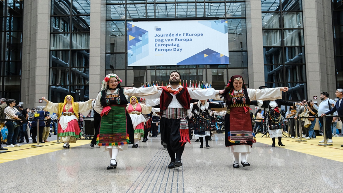 Ελληνικό χρώμα στην Ημέρα της Ευρώπης στις Βρυξέλλες - ertnews.gr