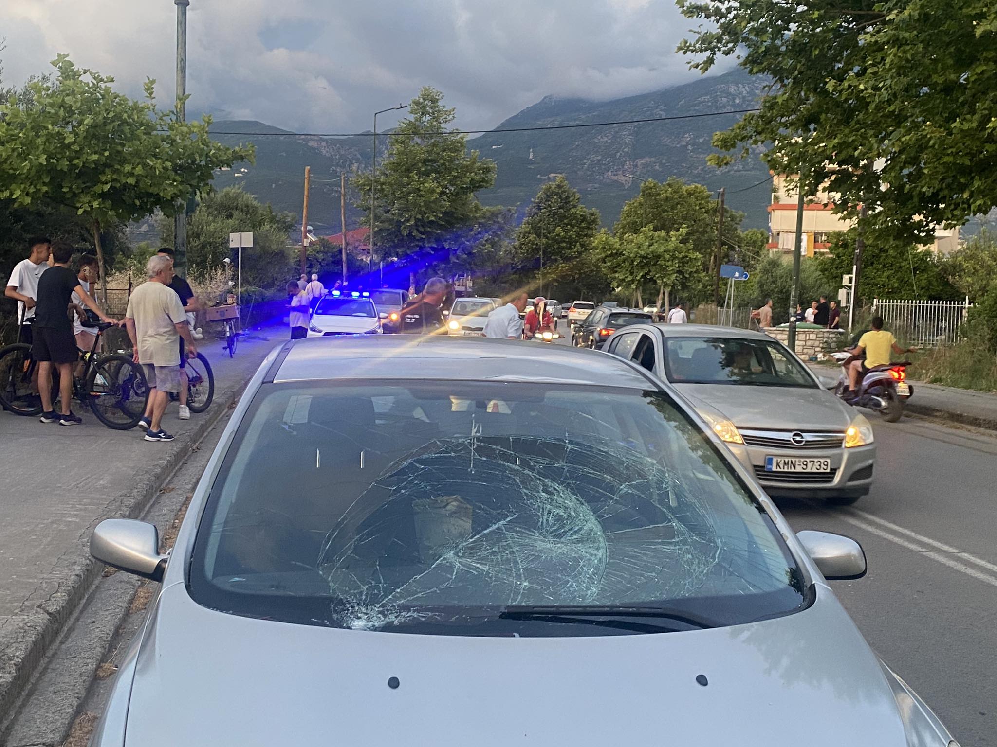 Καλαμάτα: Σφοδρή σύγκρουση αυτοκινήτου με πατίνι στο οποίο επέβαιναν ...