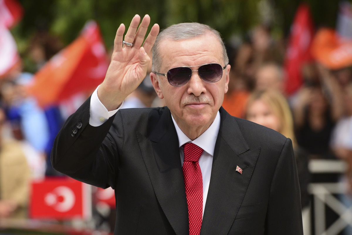 Α. Διακόπουλος: Η Τουρκία έχει φύγει πια από τη Δύση - Ο Ερντογάν ...