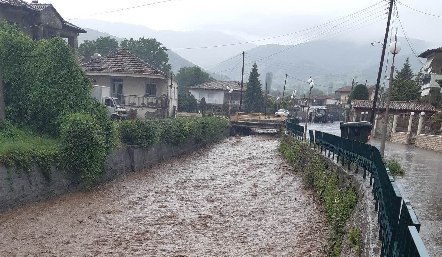 Στο έλεος της κακοκαιρίας η Β. Ελλάδα - Δύο φορές το νερό όλου του ...