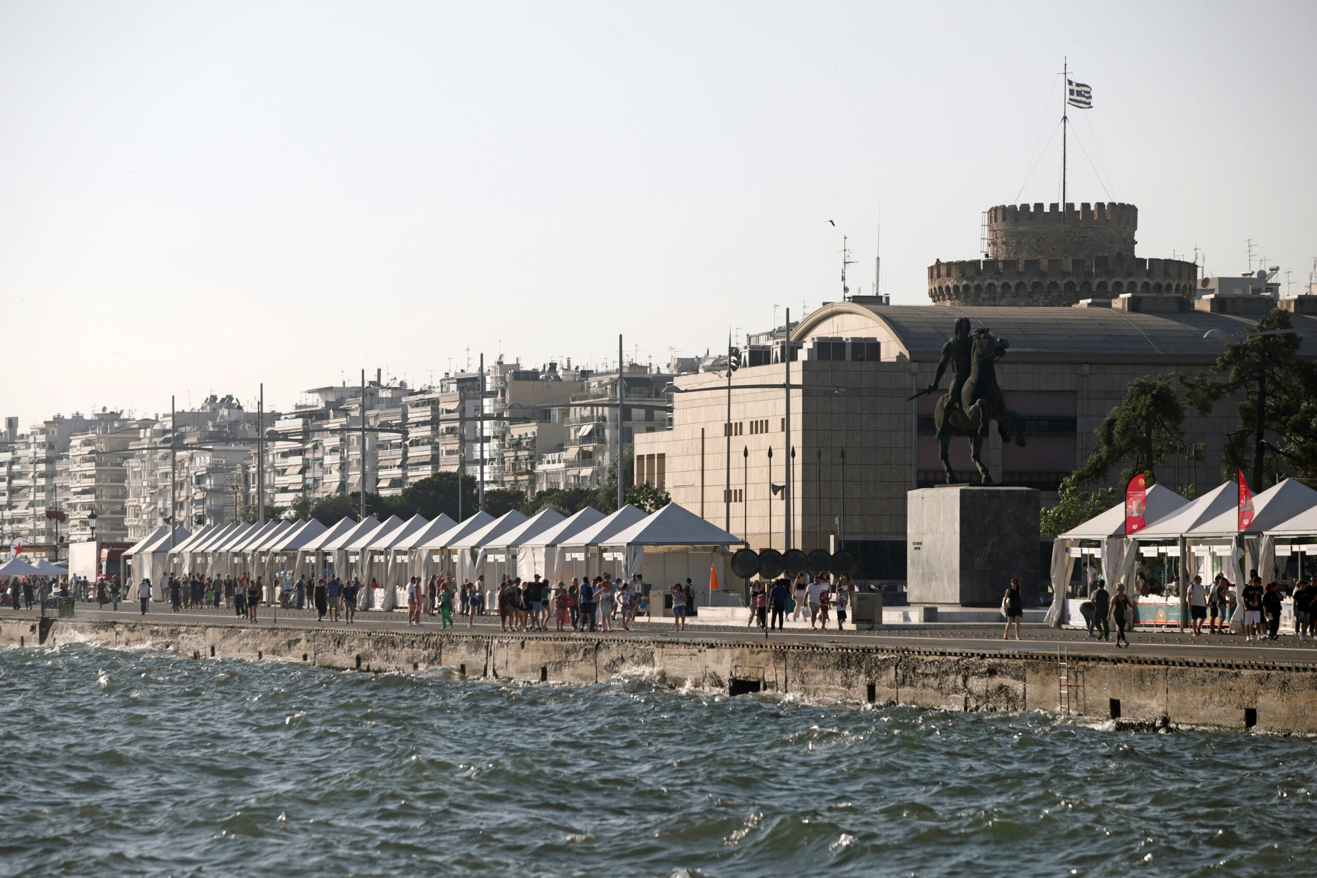 Θεσσαλονίκη: Πέφτει η αυλαία του 42ου Πανελλήνιου Φεστιβάλ Βιβλίου ...