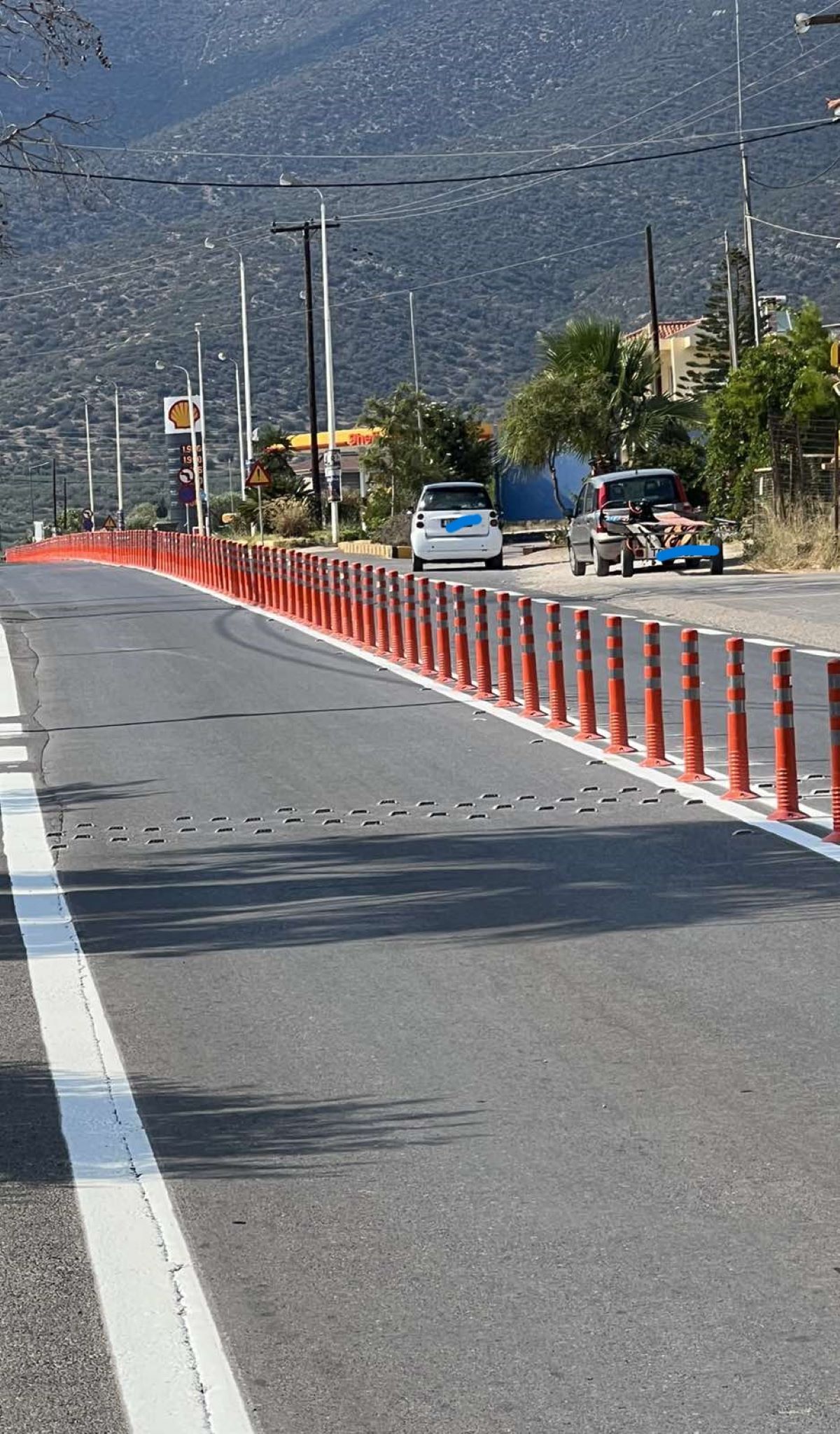 Κολωνάκια στο επικίνδυνο σημείο του δρόμου Άστρους - Λεωνιδίου - ertnews.gr