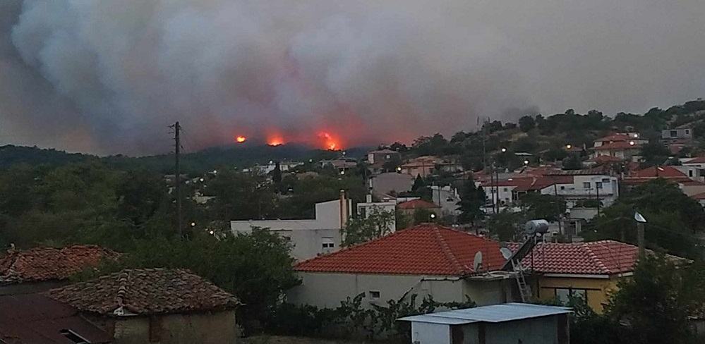 Σε εξέλιξη η φωτιά στην Αλεξανδρούπολη - Αναφορές για καμένα σπίτια ...