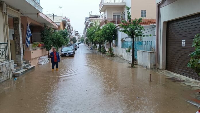 Κακοκαιρία Elias: 112 για απαγόρευση κυκλοφορίας στον Βόλο ...