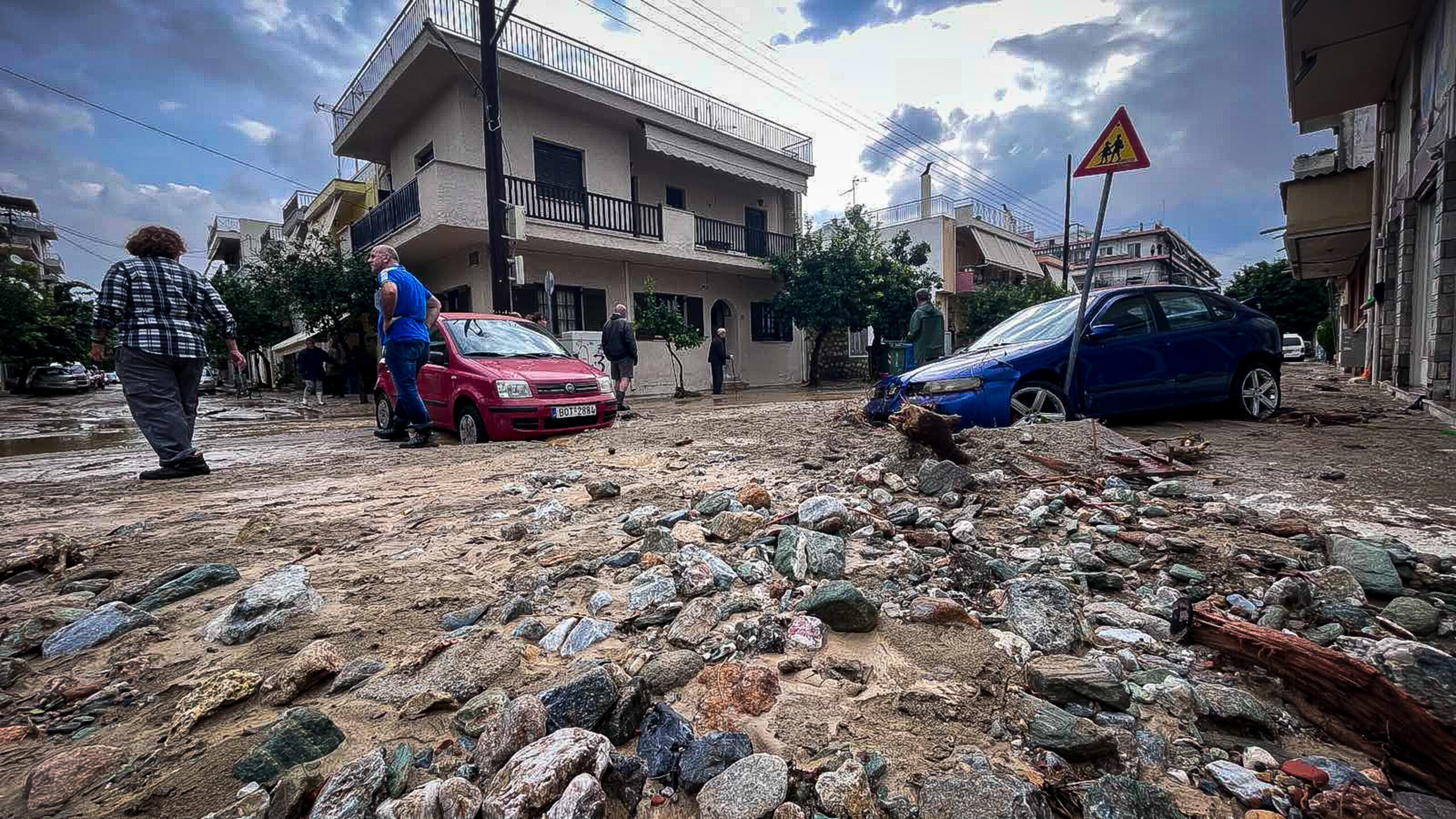 Μετρούν τις πληγές τους σε Βόλο, Θεσσαλία και Εύβοια - Συναγερμός για ...