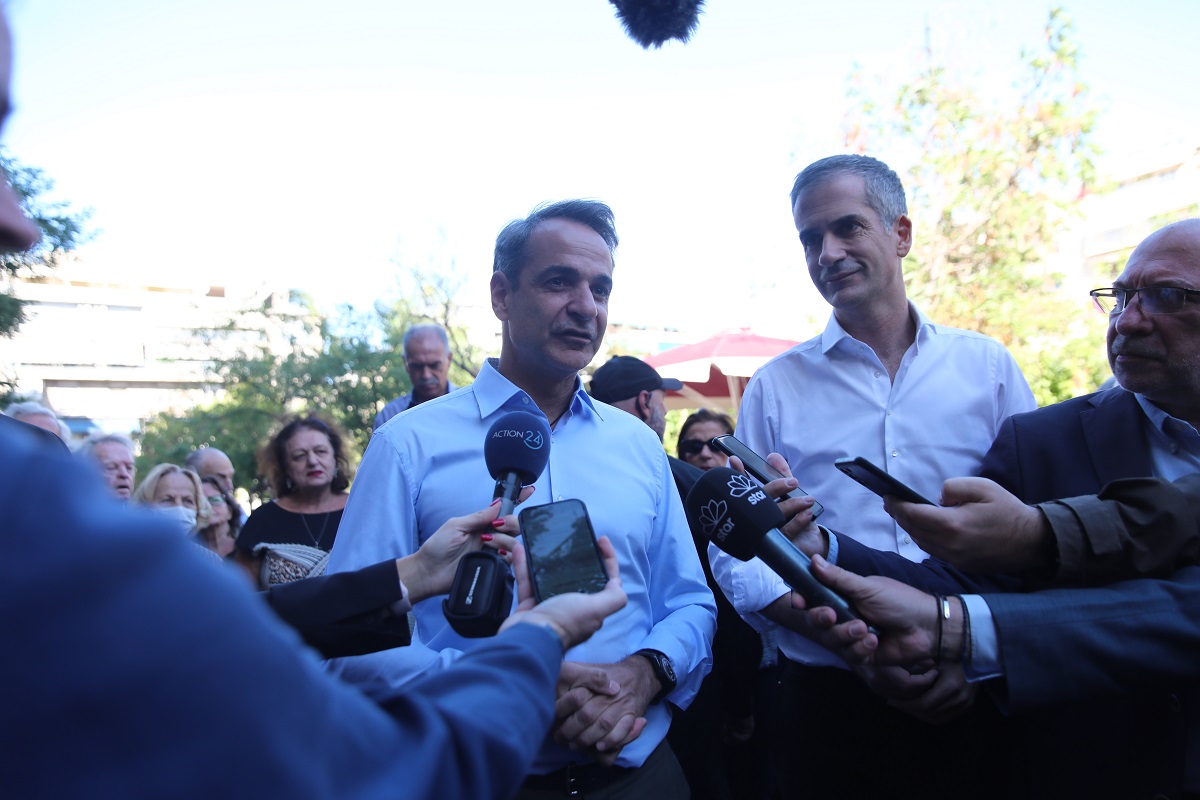 Επίσκεψη πρωθυπουργού στην Πλατεία Βικτωρίας μαζί με τον υποψήφιο Κ ...
