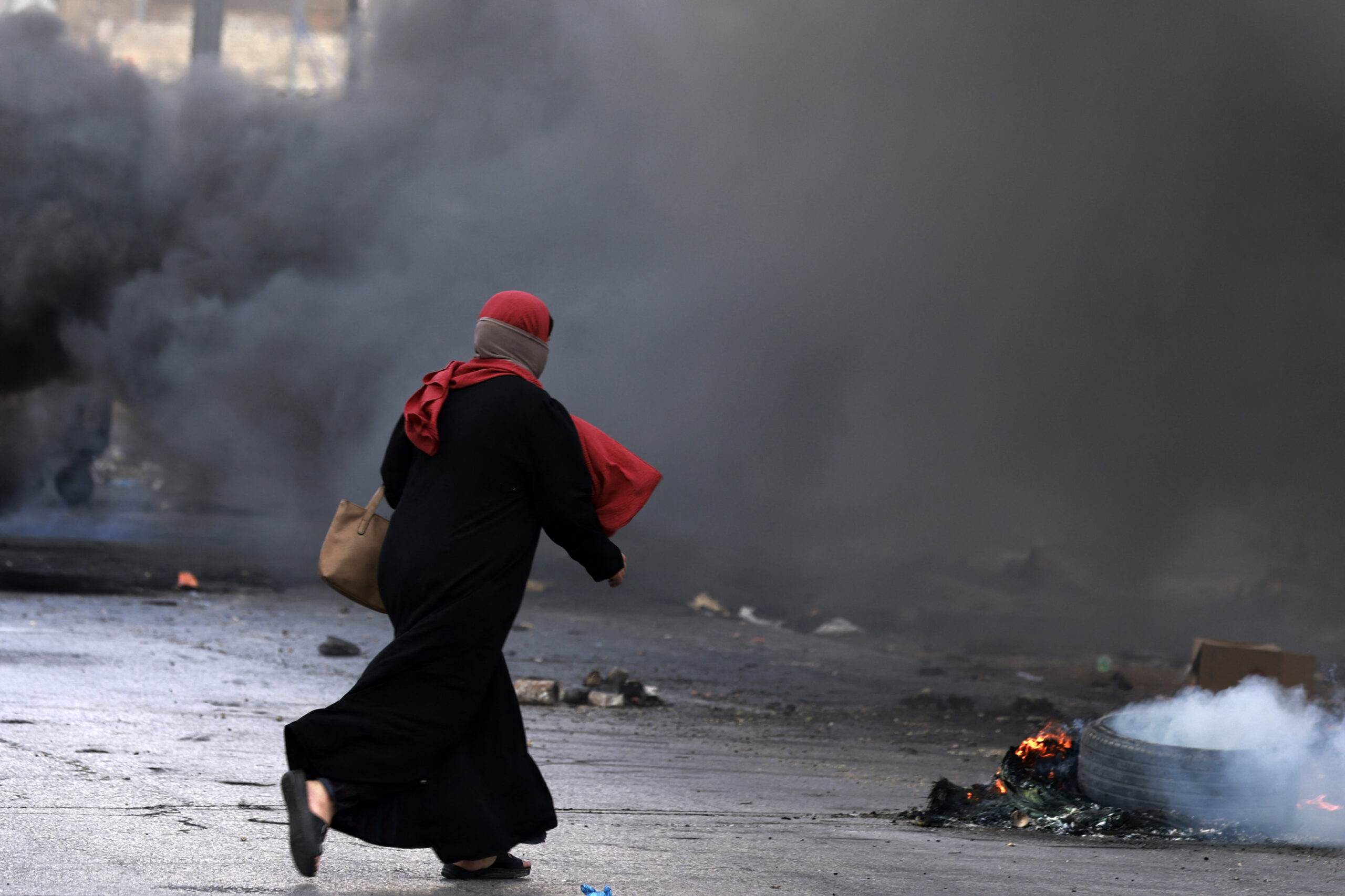 Σε θέσεις μάχης ο ισραηλινός στρατός - Απελευθέρωσε δύο Αμερικανίδες η ...