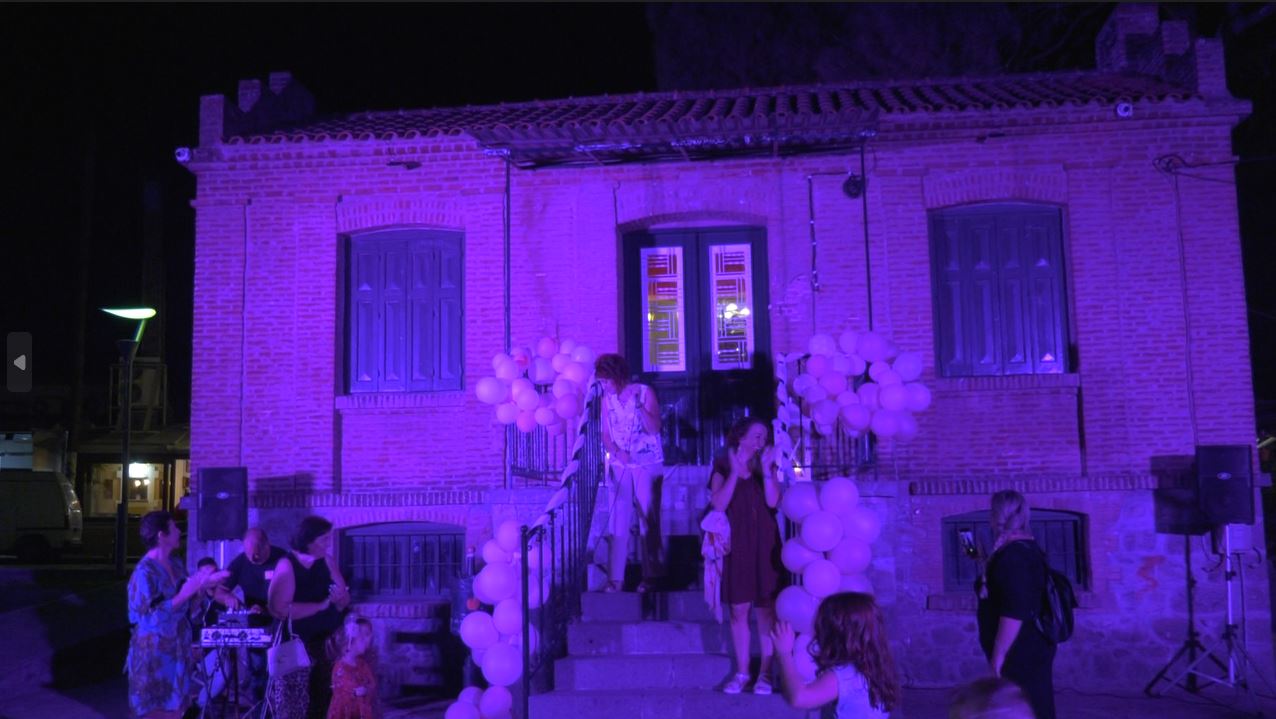 Λέσβος: Στα ροζ φωτίστηκε το πάρκο Βασιλιεάδη στην Καλλονή- Μήνας ...