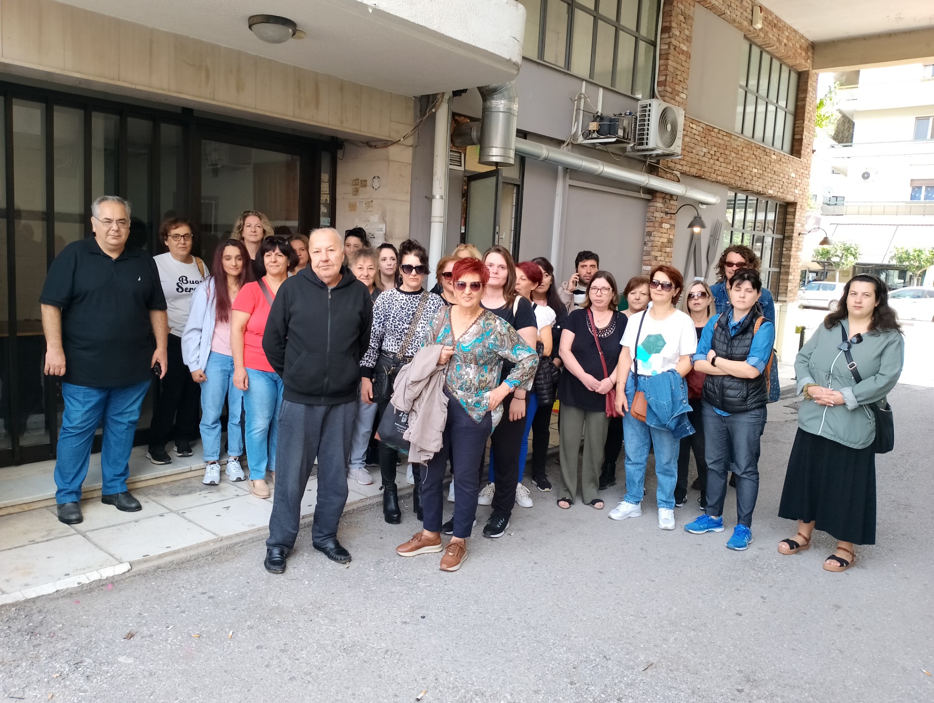 "S.O.S" από τους εργαζόμενους σε αναστολή - Διαμαρτυρία στην Επιθεώρηση ...