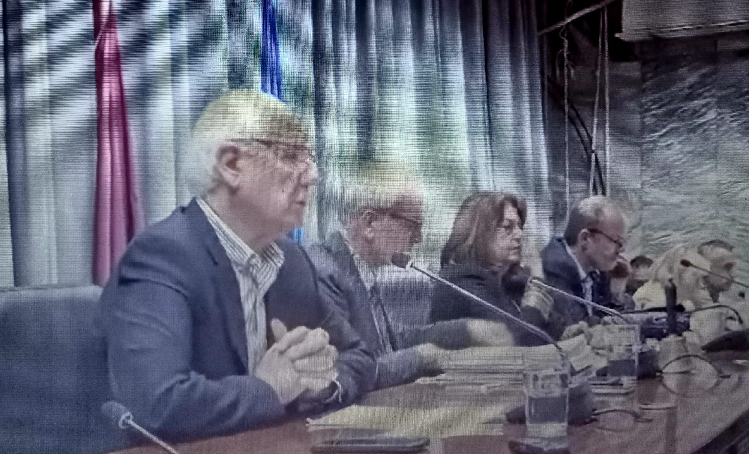 Σύσσωμο το Δημοτικό Συμβούλιο Λάρισας για τη διατήρηση των Νομικών ...