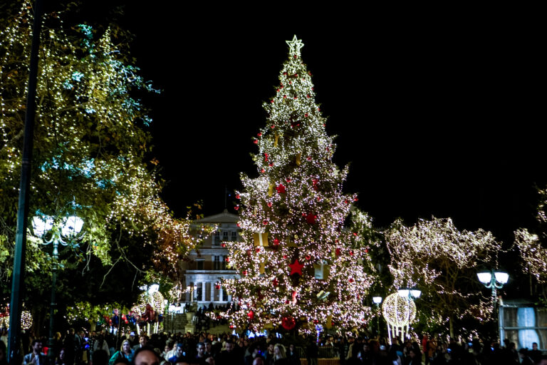 Τα Χριστούγεννα πλησιάζουν - Την Δευτέρα θα στηθεί το χριστουγεννιάτικο ...
